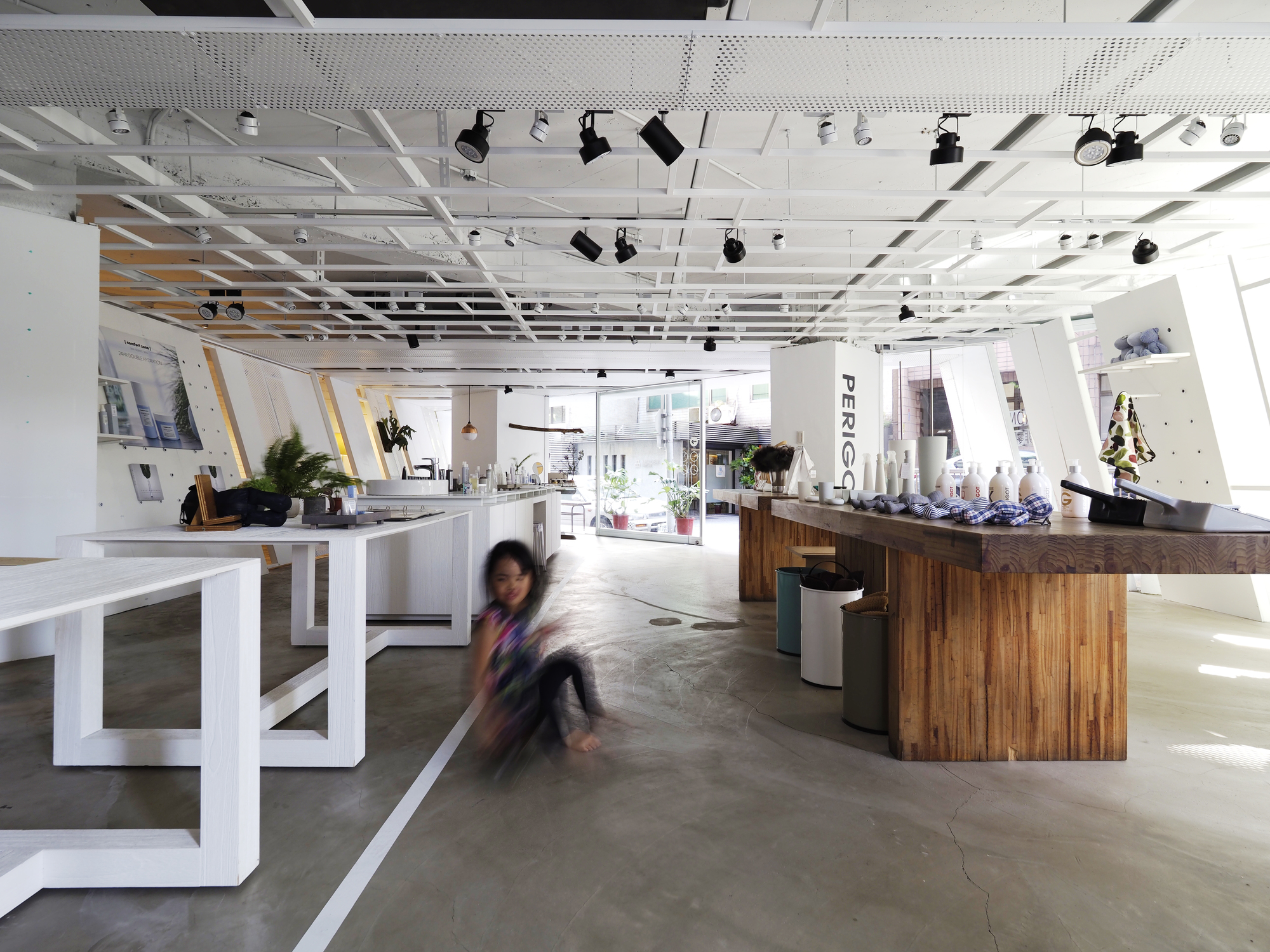 Gallery of Cutting Corner Store & Gallery / JC Architecture - 9