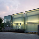 What Exactly is a Polycarbonate Translucent Facade? | ArchDaily
