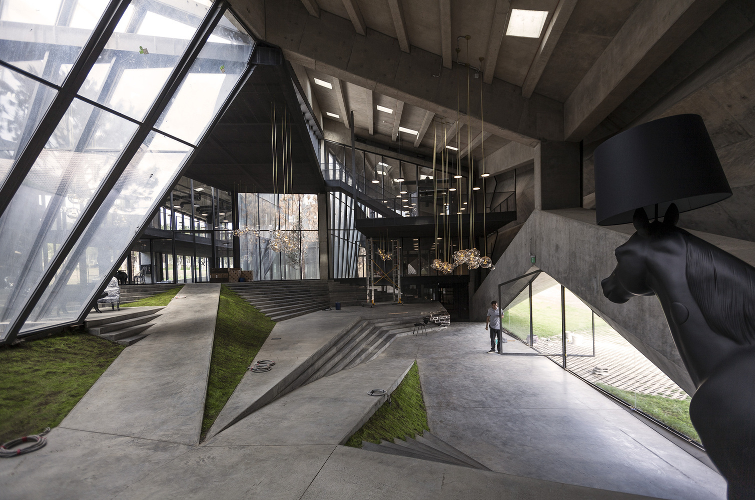 Galería de Un centro creativo, una planta de producción de café y un ...