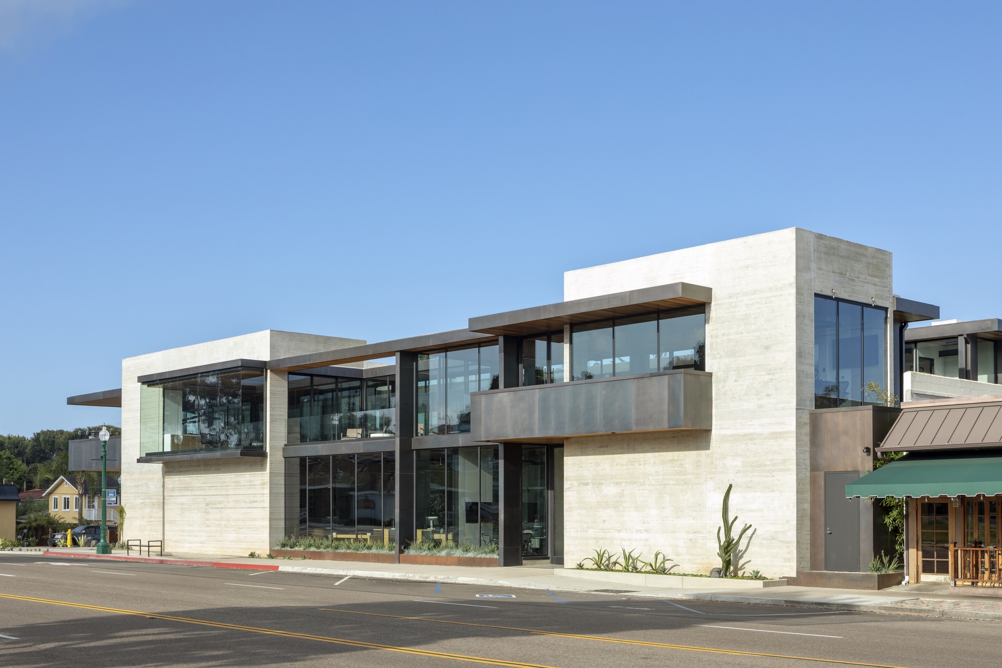 Gallery of C3 Bank Headquarters / Brett Farrow Architect - 19
