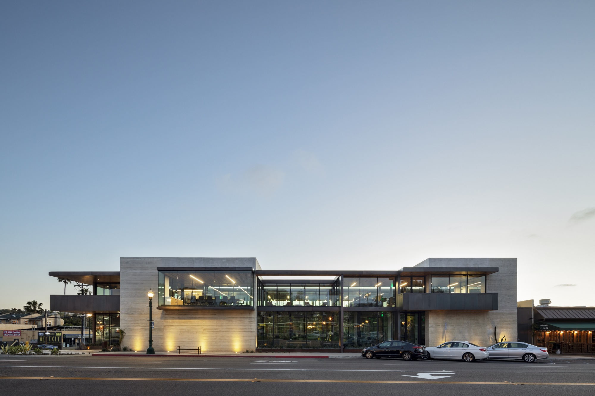 Gallery of C3 Bank Headquarters / Brett Farrow Architect - 7