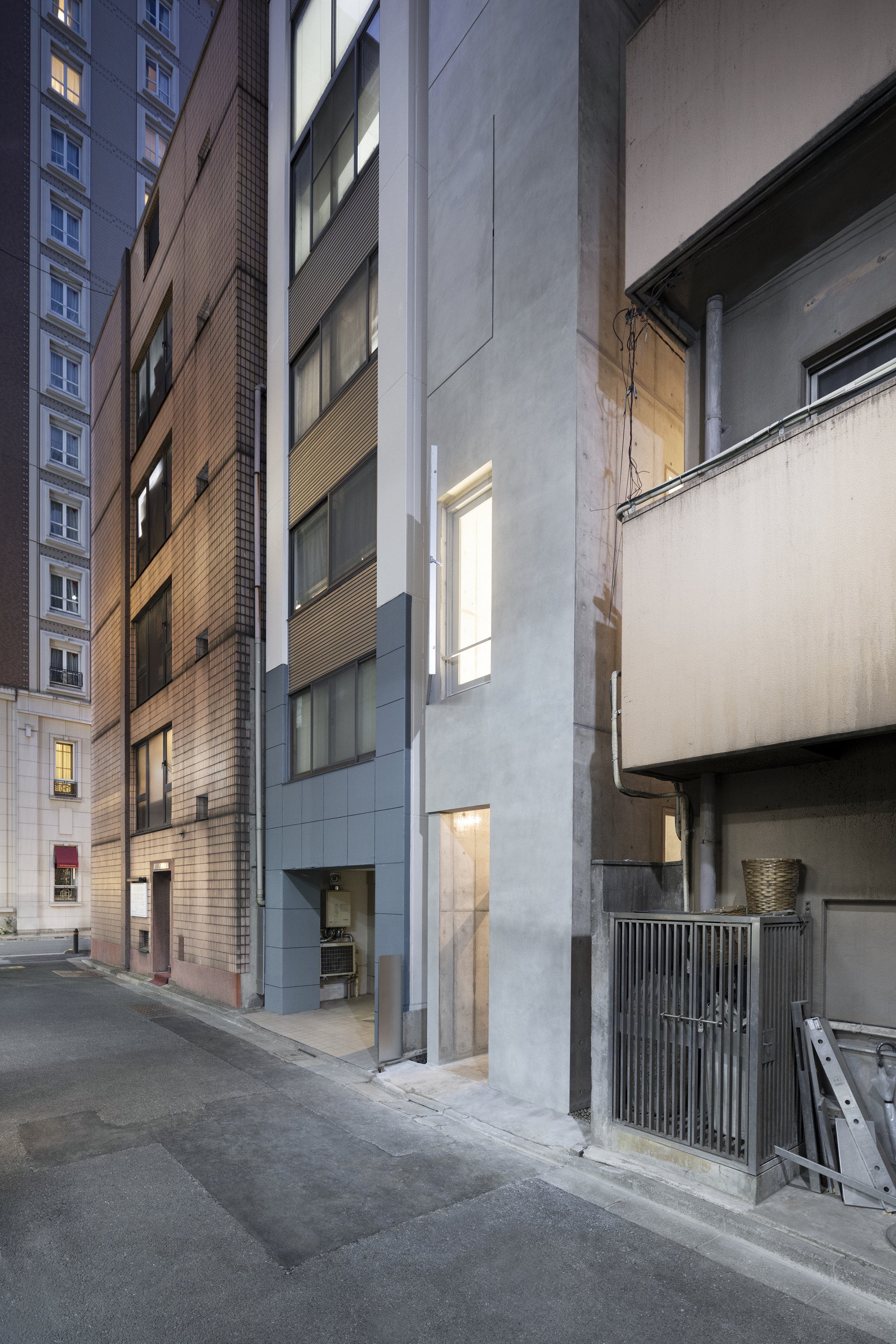 Gallery of Multi-Tenant Building In Ginza / SO&CO. - 13