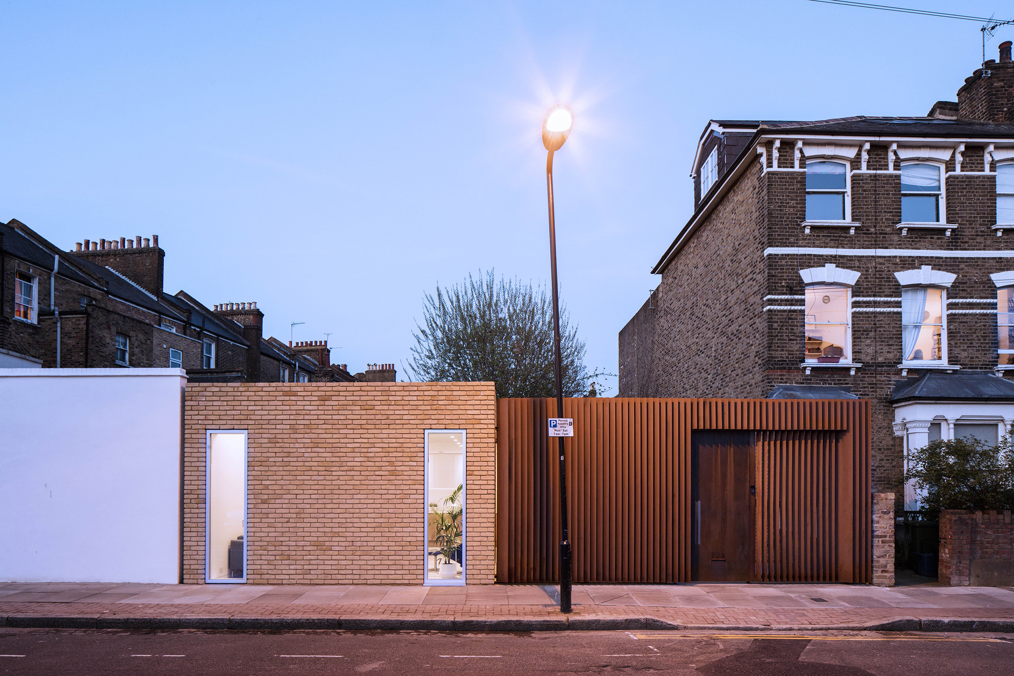 Gallery of Hackney Backhouse / Guttfield Architecture - 11