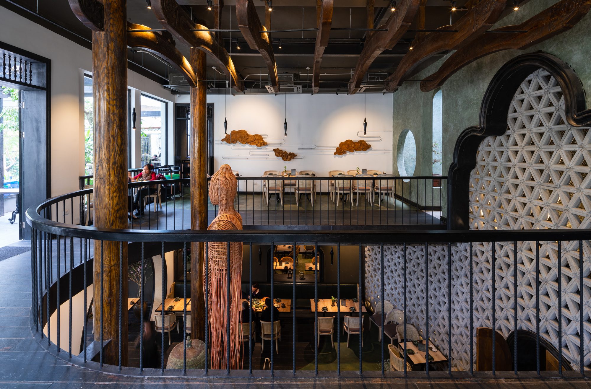 Gallery of Sadhu Restaurant / Le House - 17