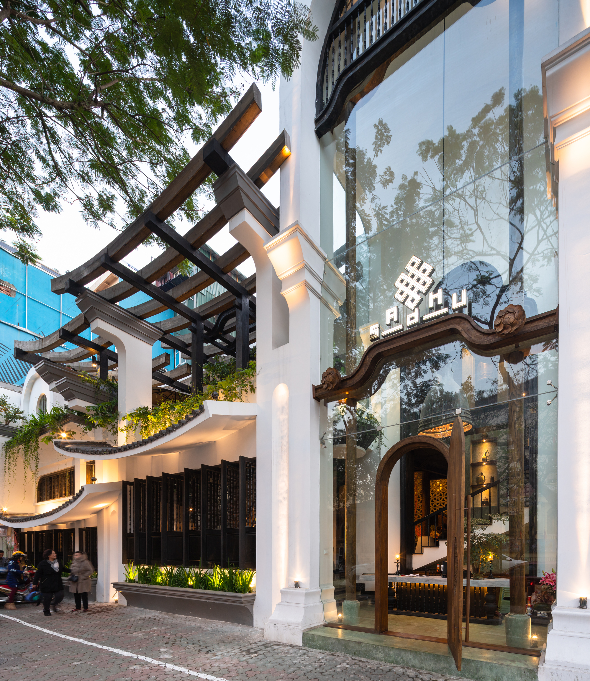 Gallery of Sadhu Restaurant / Le House - 6