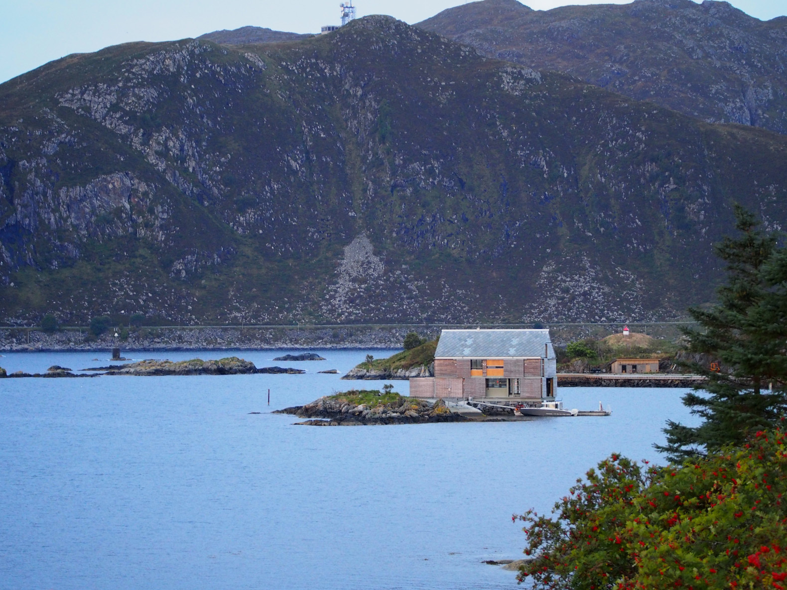 Gallery of Weekend House Straume / Knut Hjeltnes - 12