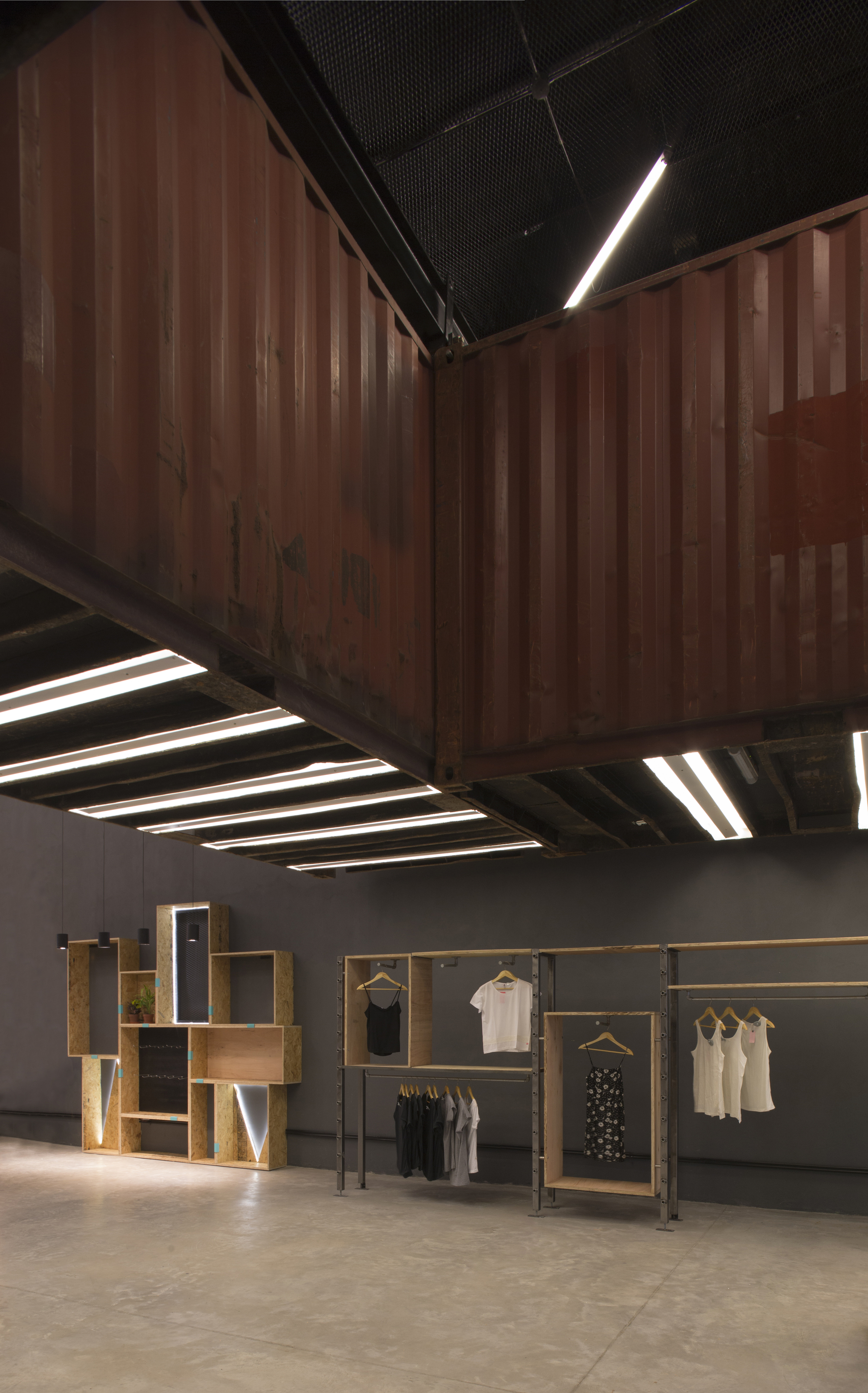 Gallery of Containers Shop / BBC Arquitectos - 17