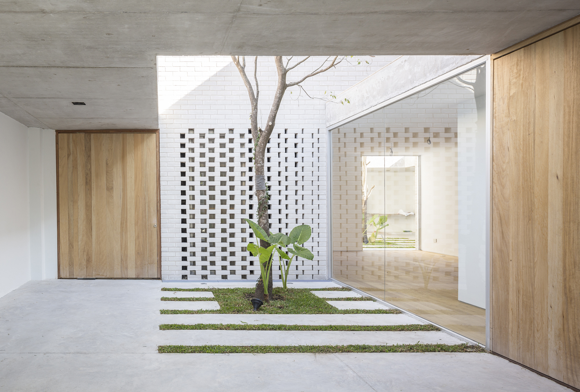Galería de Patios Interiores en casas argentinas: ejemplos en planta de ...