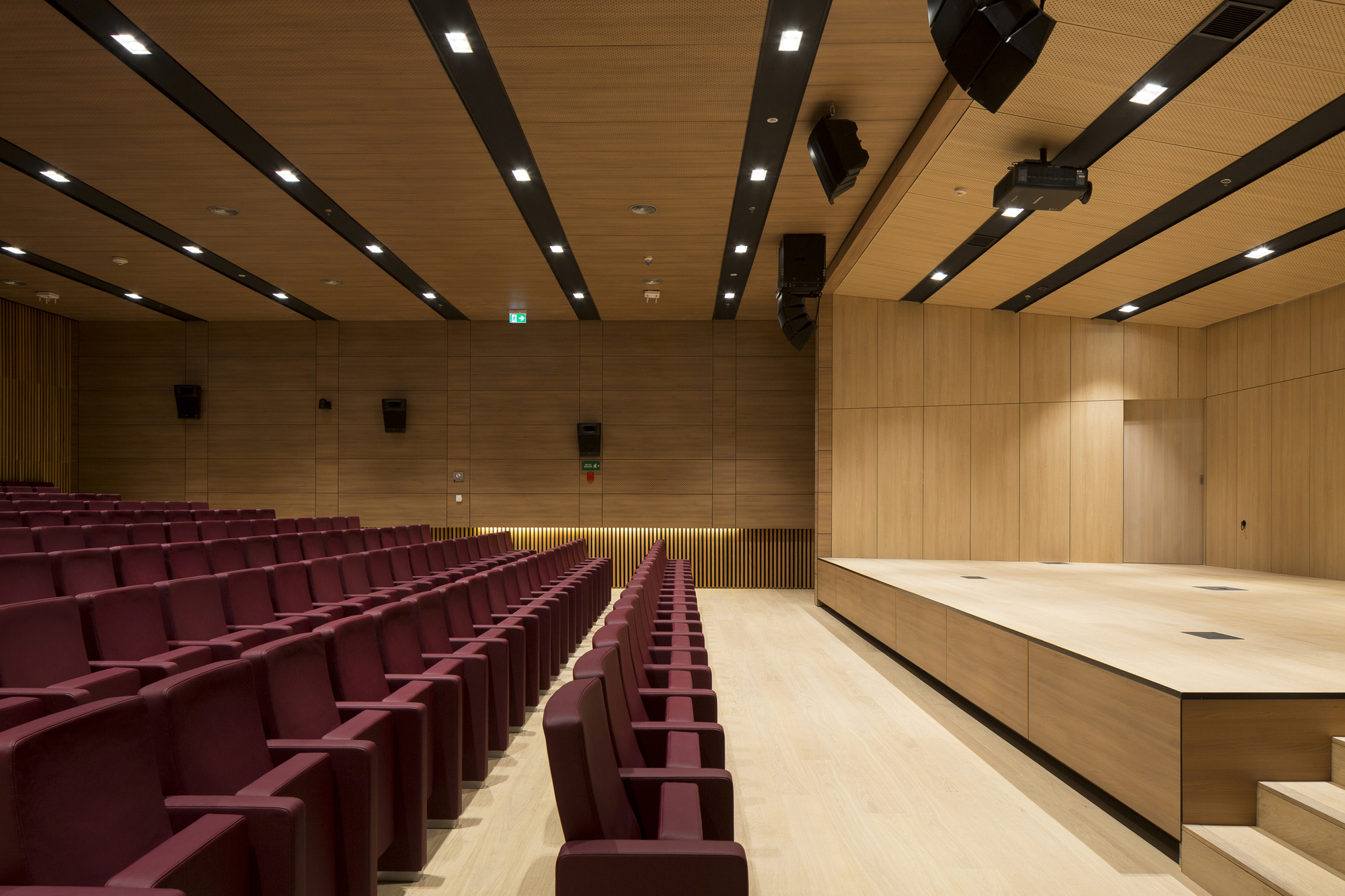 Gallery of CAF Headquarters / LAPS Arquitectos - 17