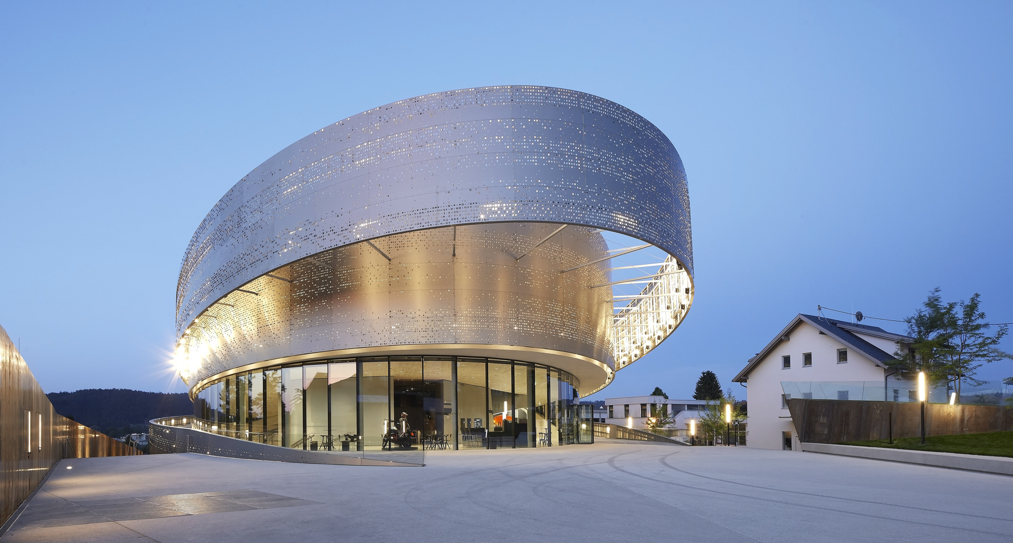 Gallery of KTM Motohall / HOFBAUER LIEBMANN WIMMESBERGER architekten ...