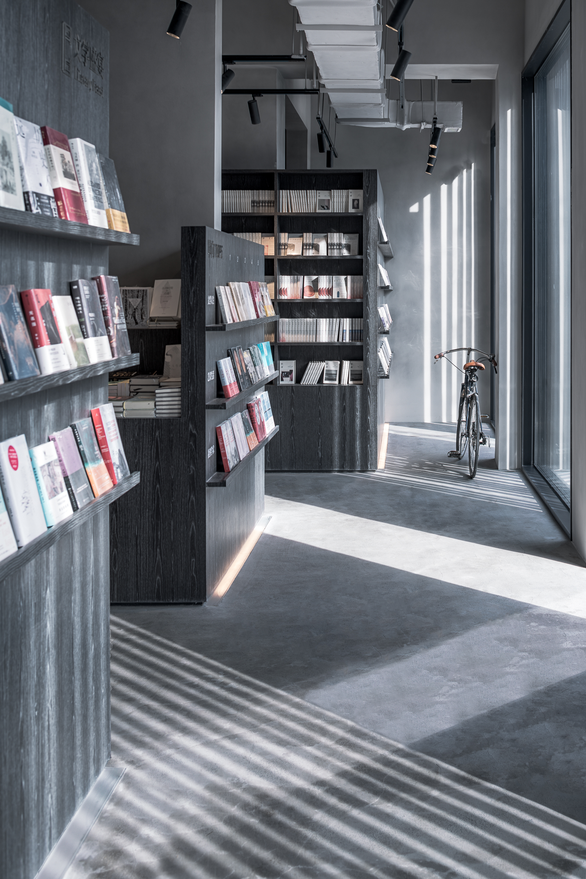 Gallery of OWSPACE book store in Aranya / B.l.U.E. Architecture Studio - 27