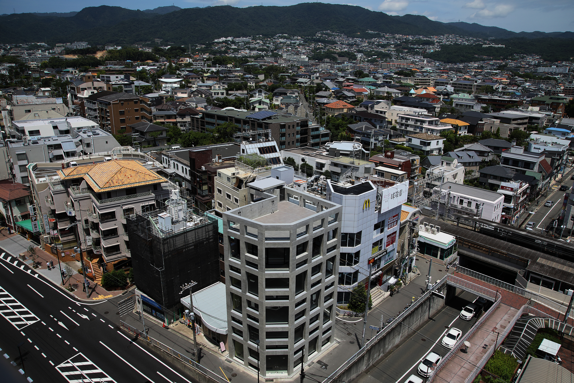 Gallery of Grid Commercial Building / T-Square Design Associates - 7