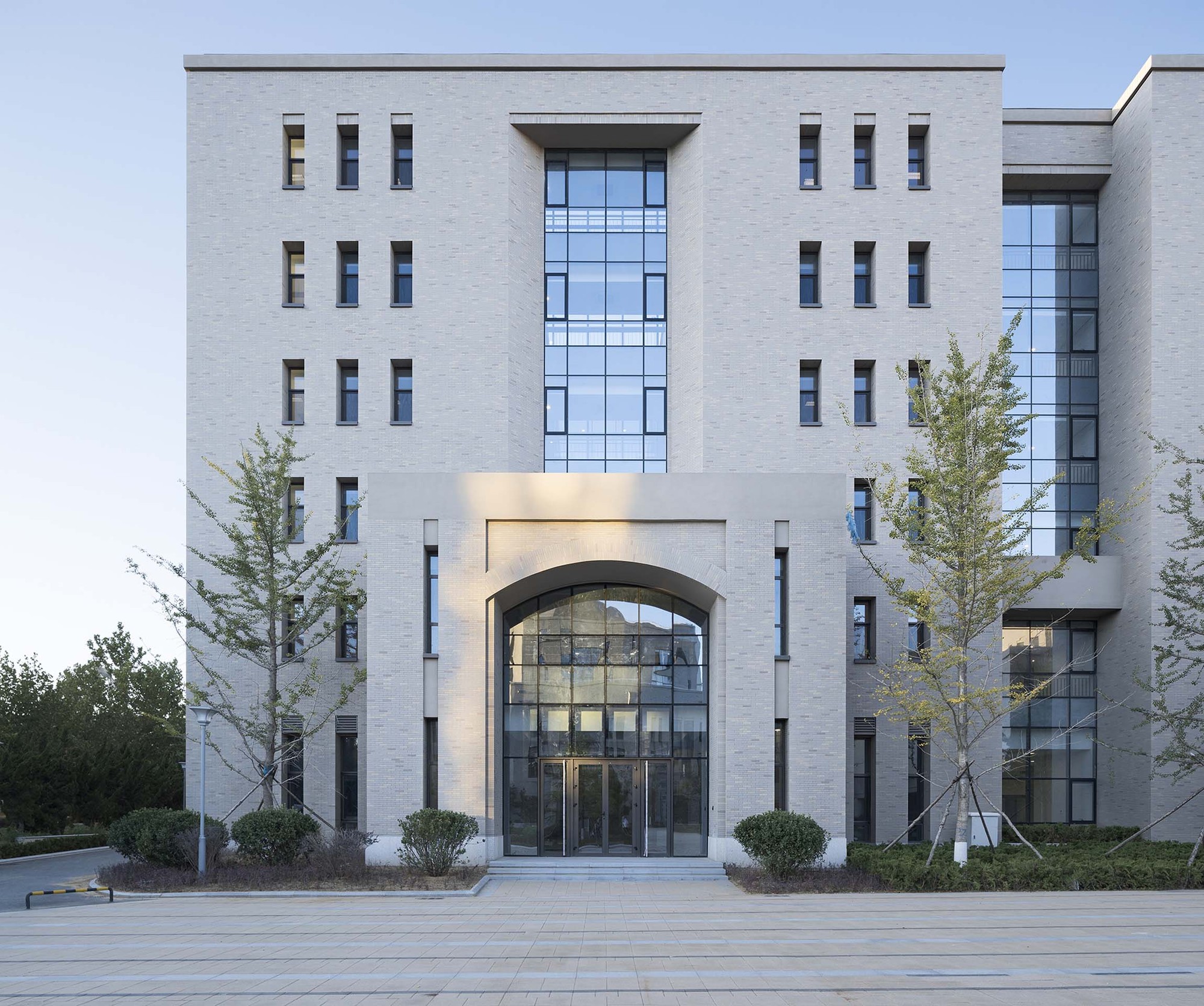 Gallery of Faculty of Management and Economics of Dalian University of ...