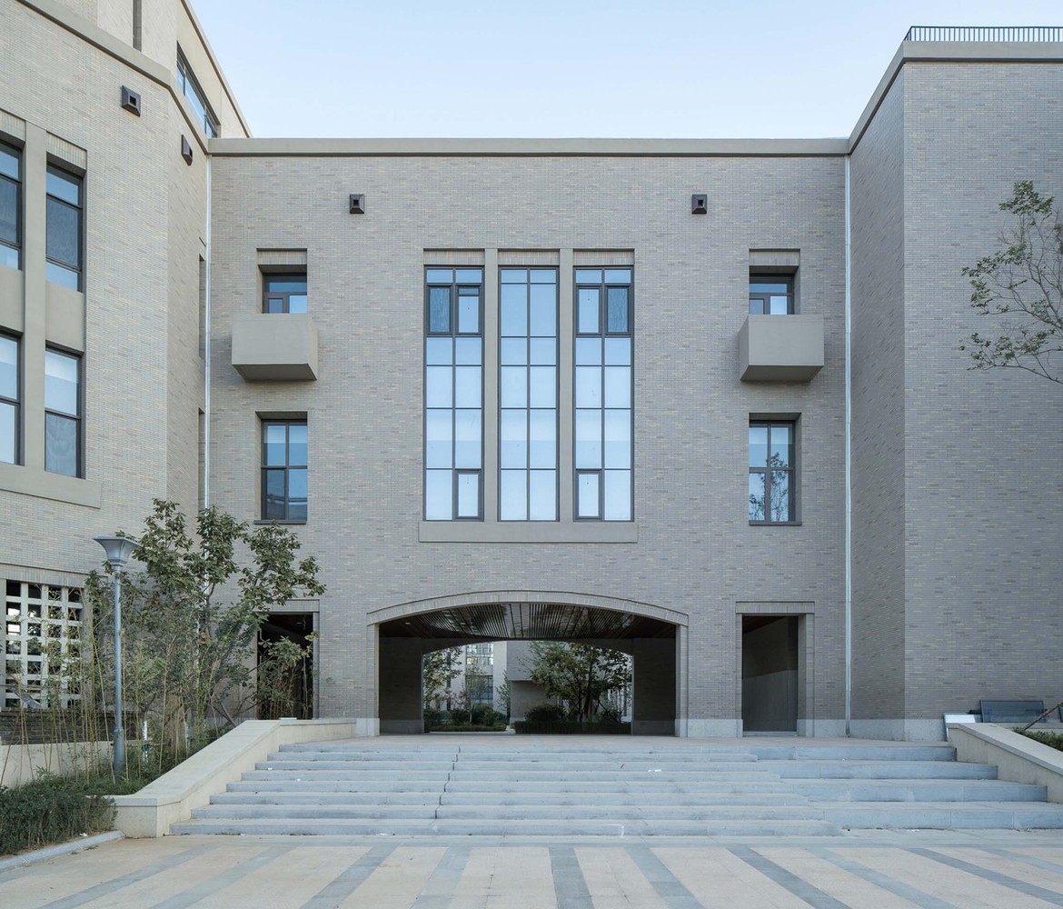 Gallery of Faculty of Management and Economics of Dalian University of ...