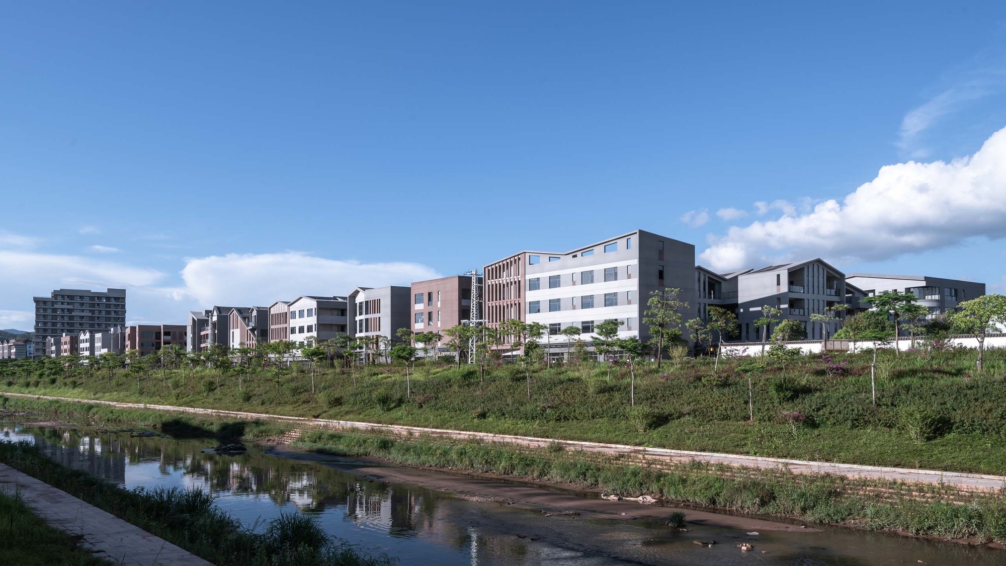 Gallery of Pu'er Shan Zhi Meng Custom-Designed Neighborhood / YIC ...