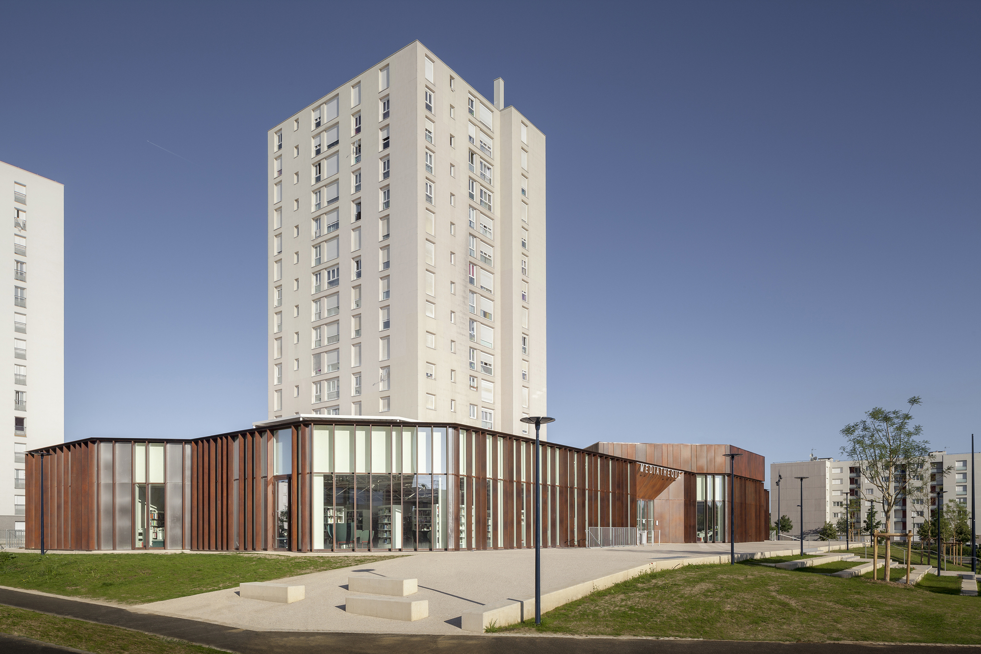 Gallery of The Albert Schweitzer Community Centre / mobile ...