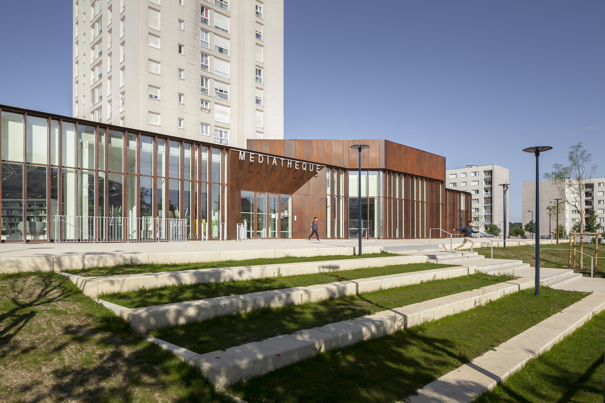 Gallery of The Albert Schweitzer Community Centre / mobile ...