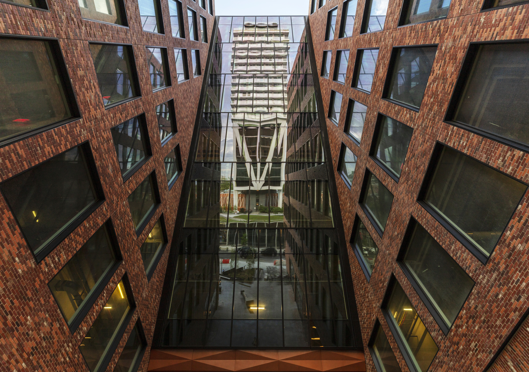 Gallery of 25 Kent Building / Gensler + HWKN - 13