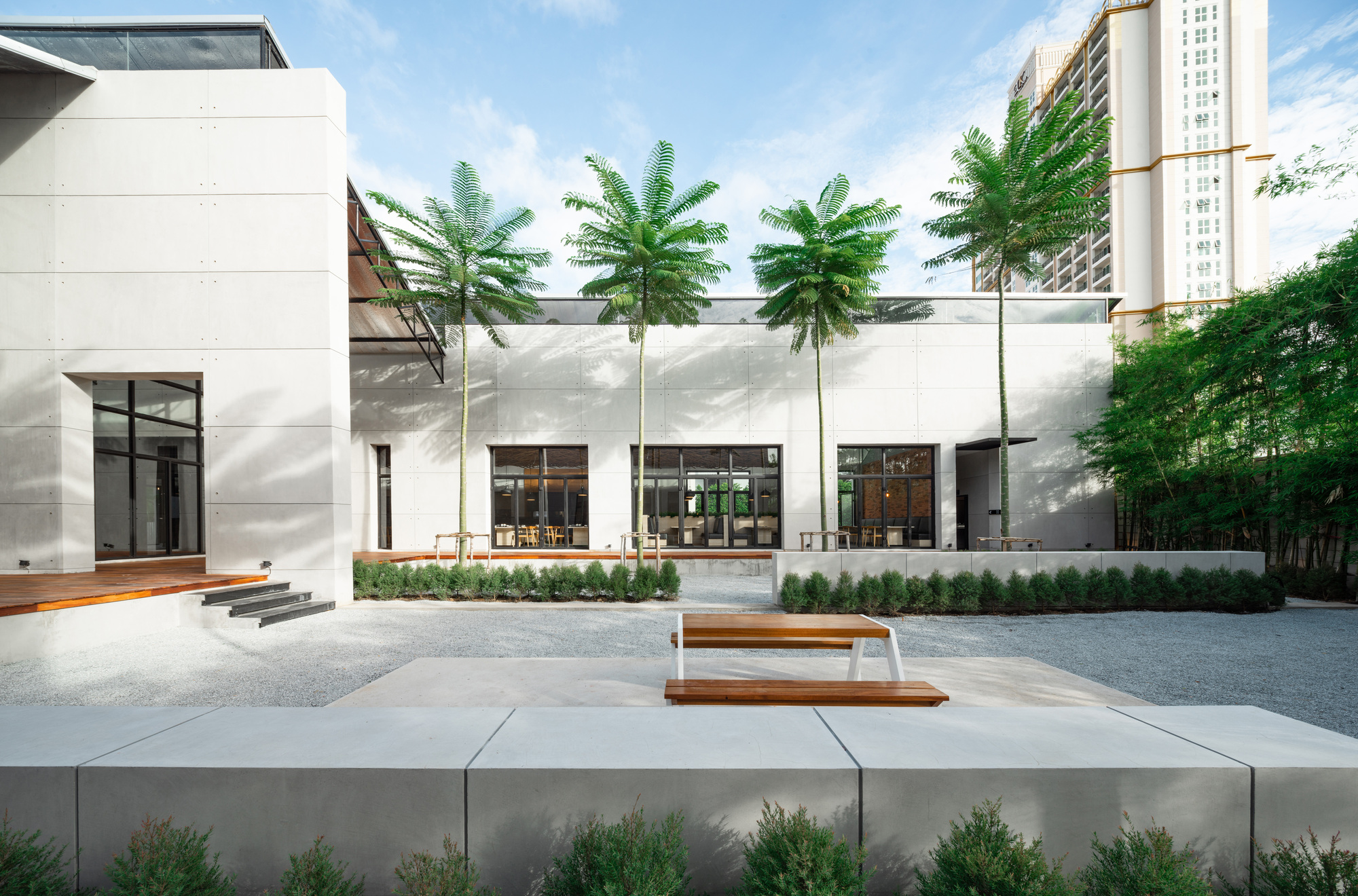 Gallery of Grillicious Restaurant / ForX Design Studio - 3