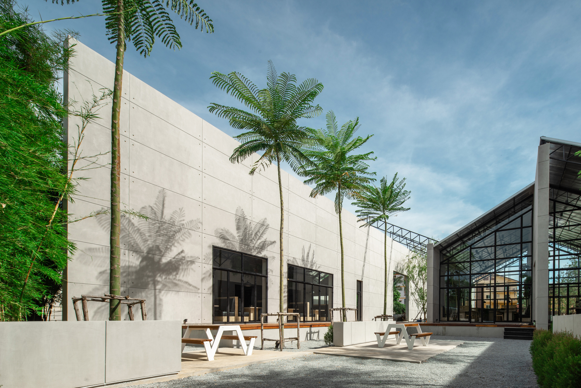 Gallery of Grillicious Restaurant / ForX Design Studio - 9