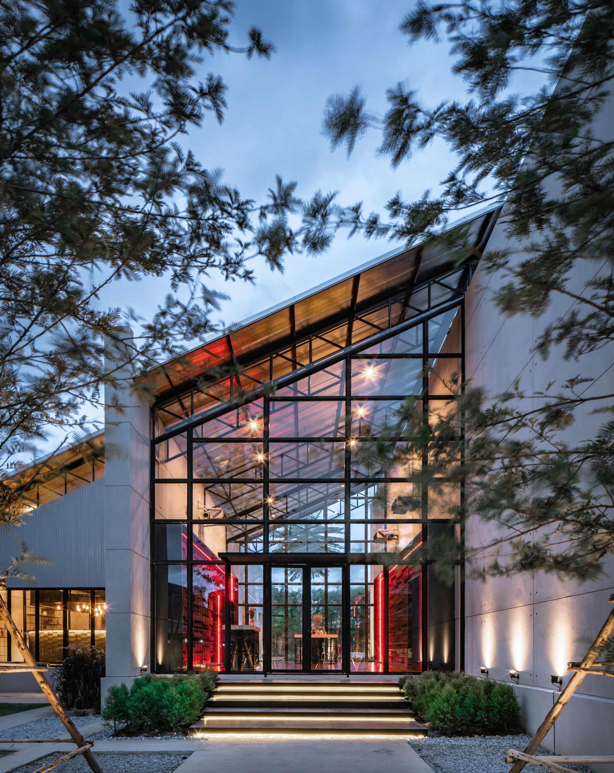 Gallery of Grillicious Restaurant / ForX Design Studio - 19