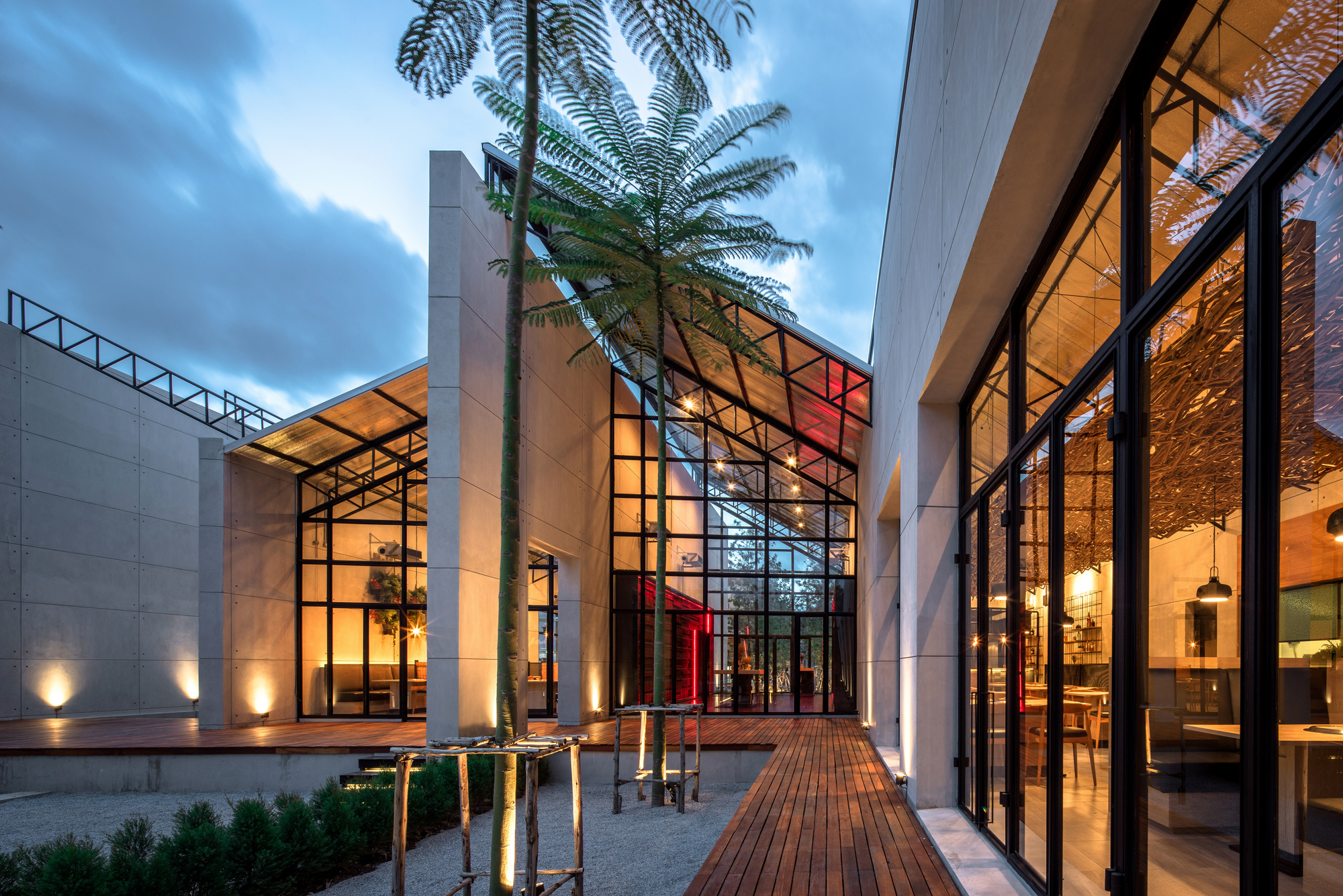 Gallery of Grillicious Restaurant / ForX Design Studio - 16