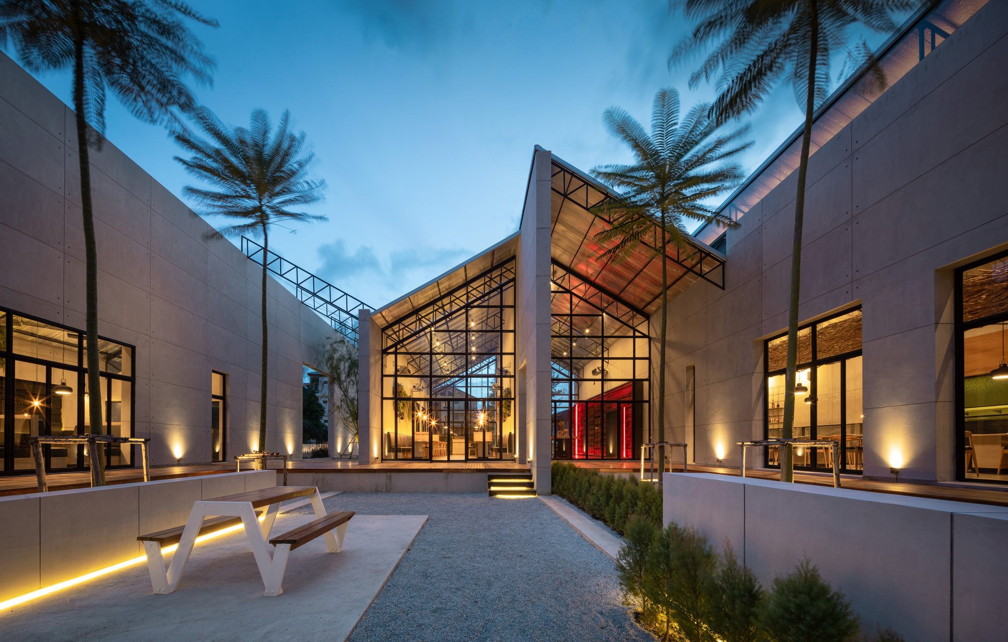 Gallery of Grillicious Restaurant / ForX Design Studio - 23