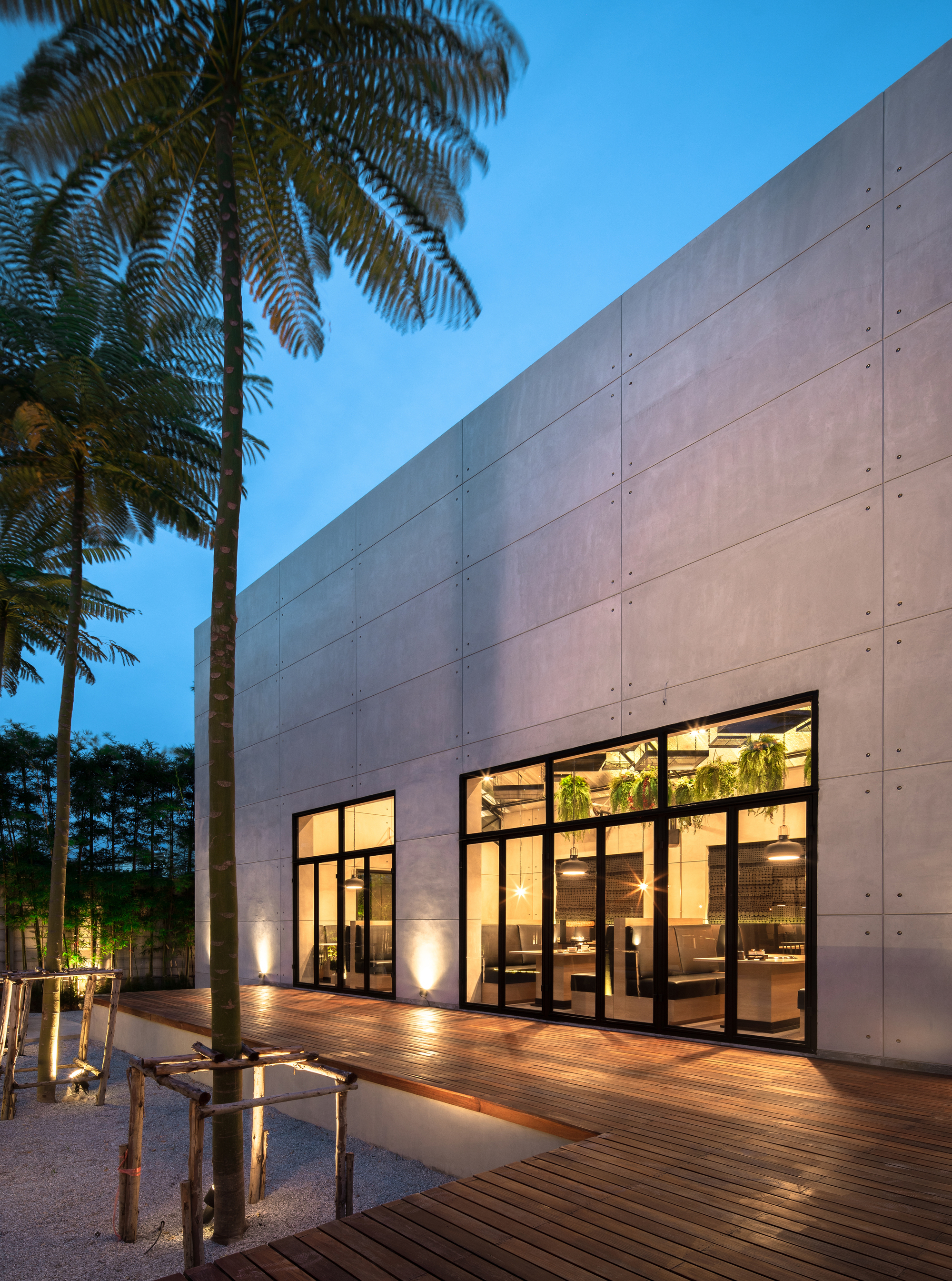 Gallery of Grillicious Restaurant / ForX Design Studio - 27