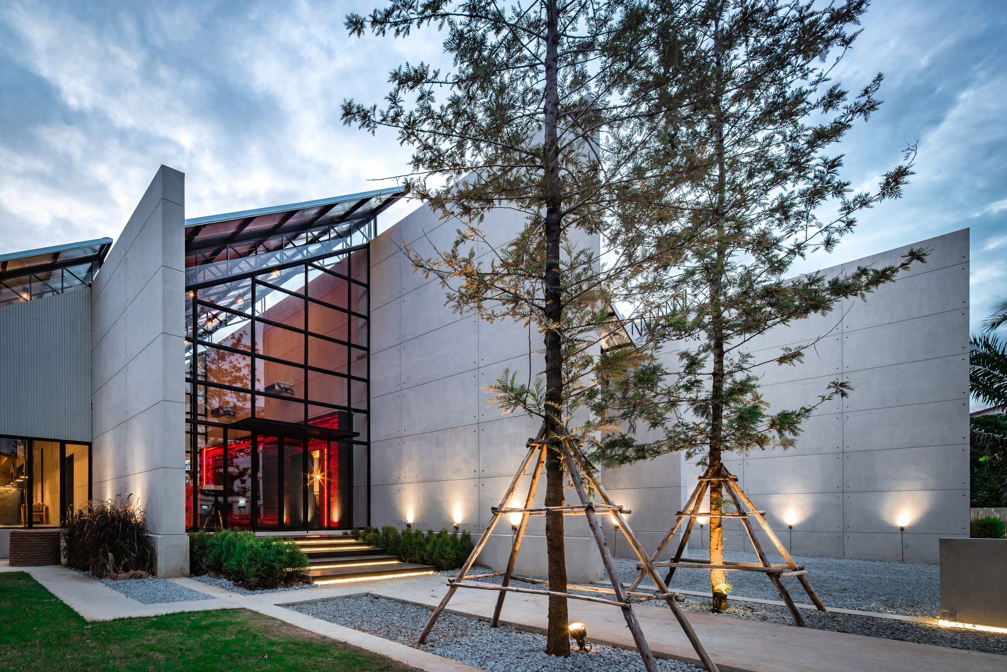 Gallery of Grillicious Restaurant / ForX Design Studio - 18