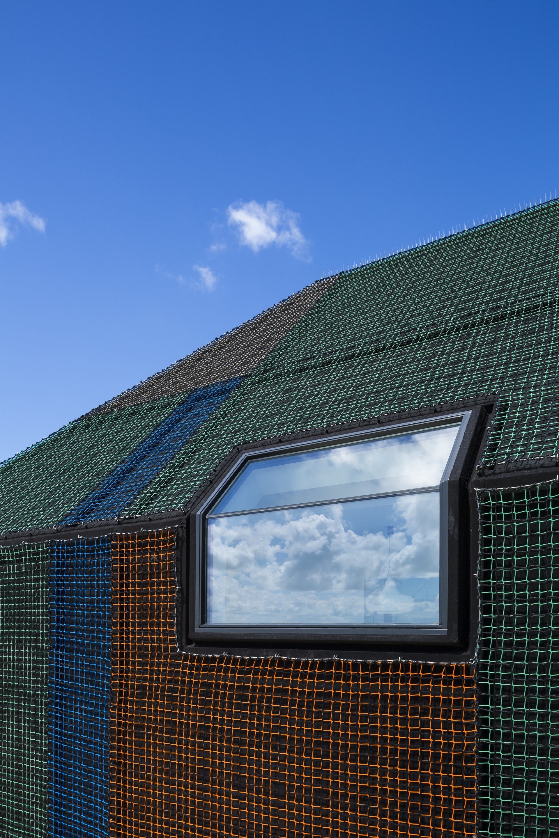 Gallery of Rubber Skin Buildings: A Malleable, Seamless Architecture - 15