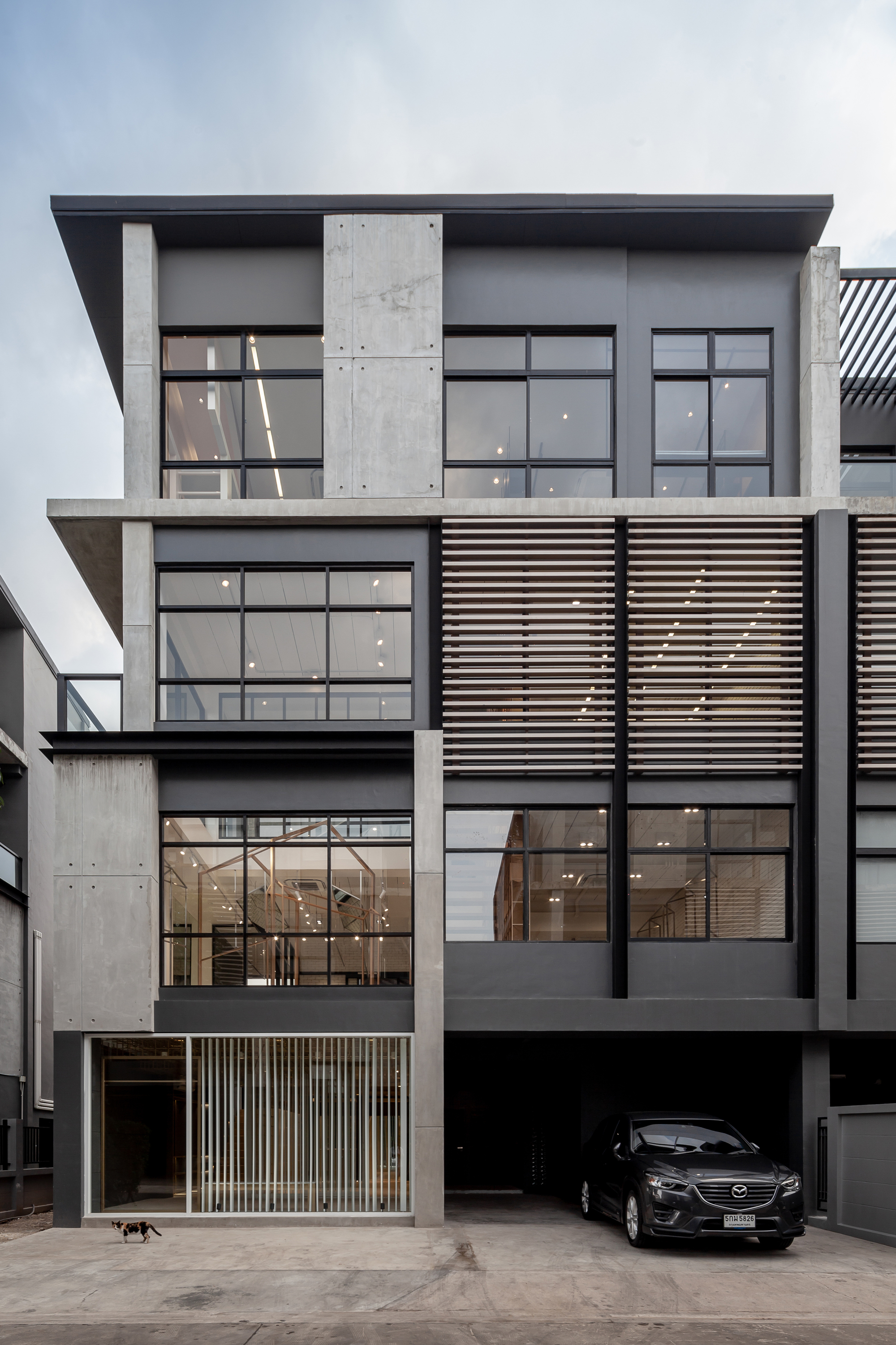 Gallery of The Renovation of Sriwara Office / FATTSTUDIO - 5