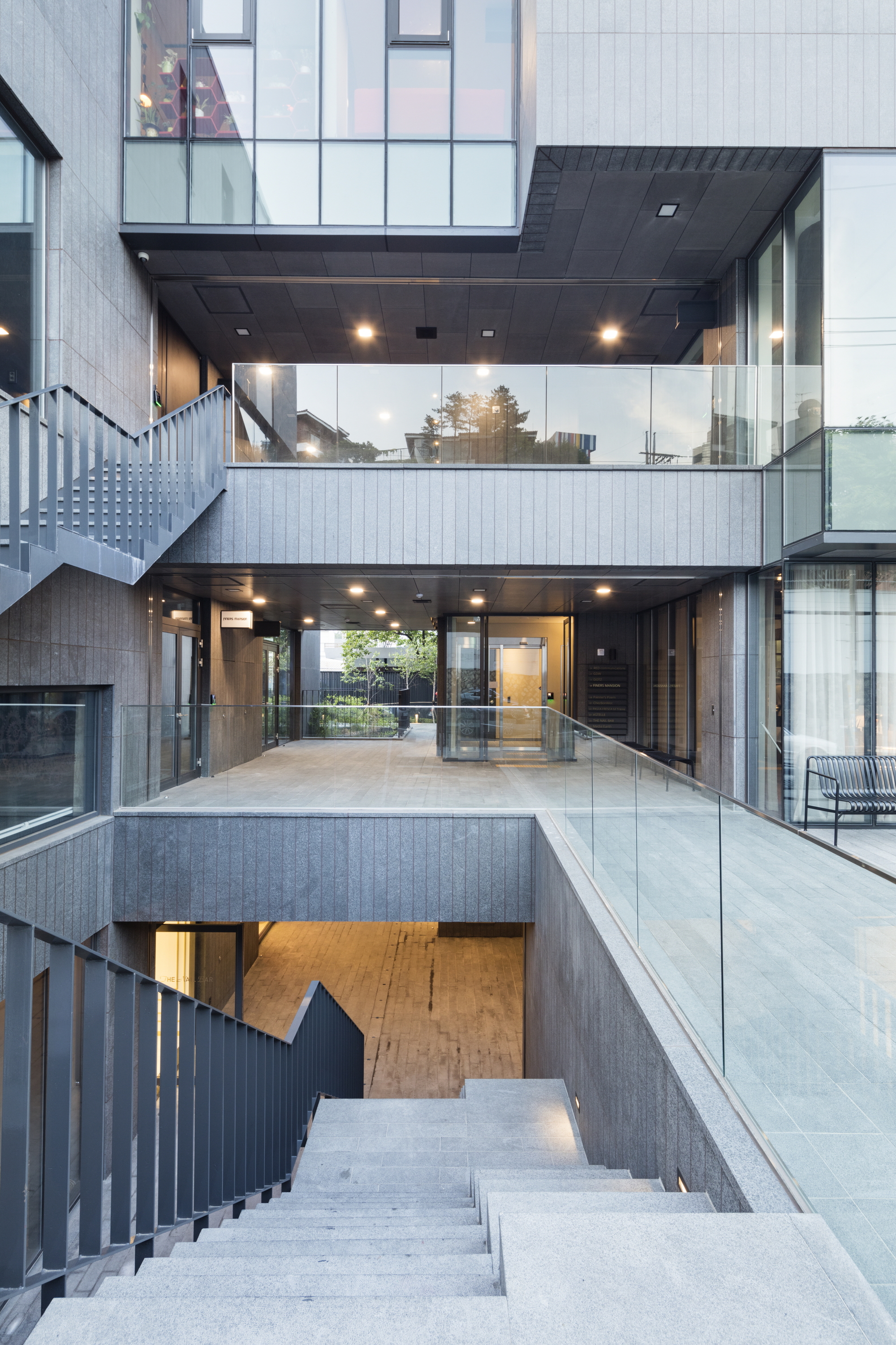 Gallery of Orocubo Commercial Spaces / AXIS architects - 3