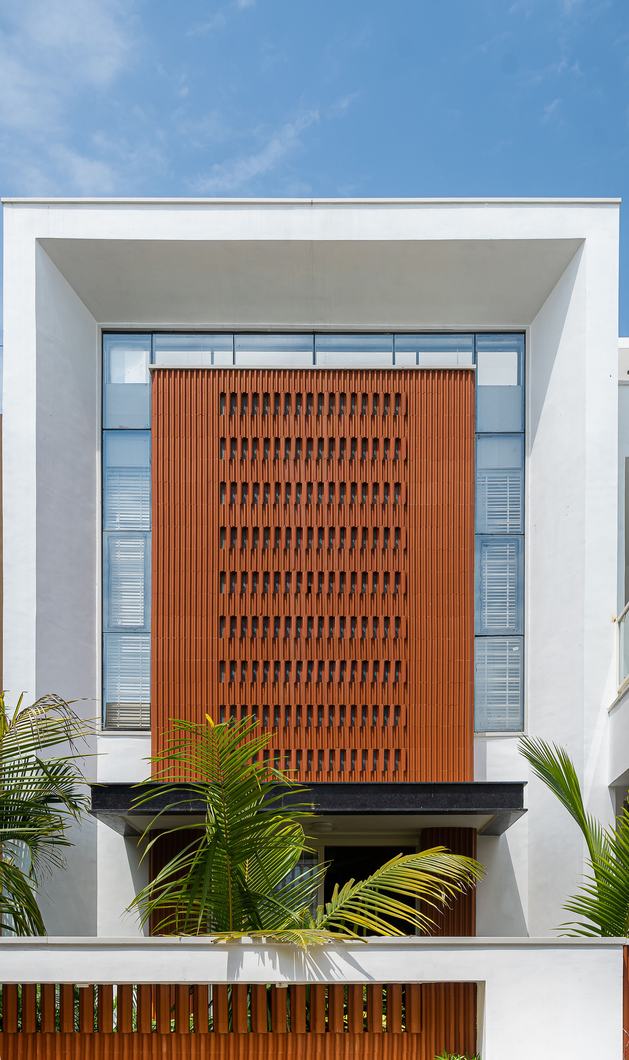 Gallery of Clay Screen House / Manoj Patel Design Studio - 4