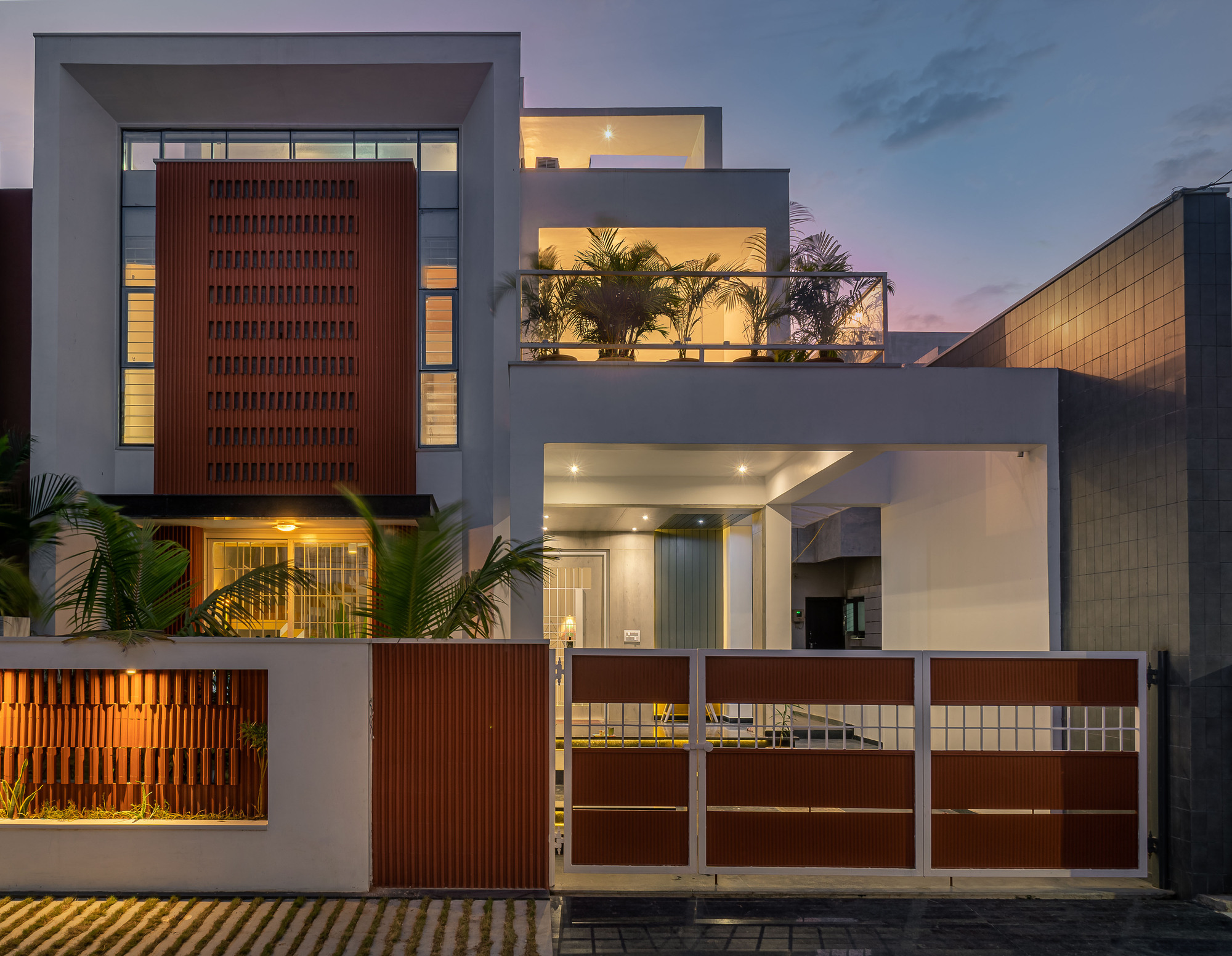 Gallery of Clay Screen House / Manoj Patel Design Studio - 12