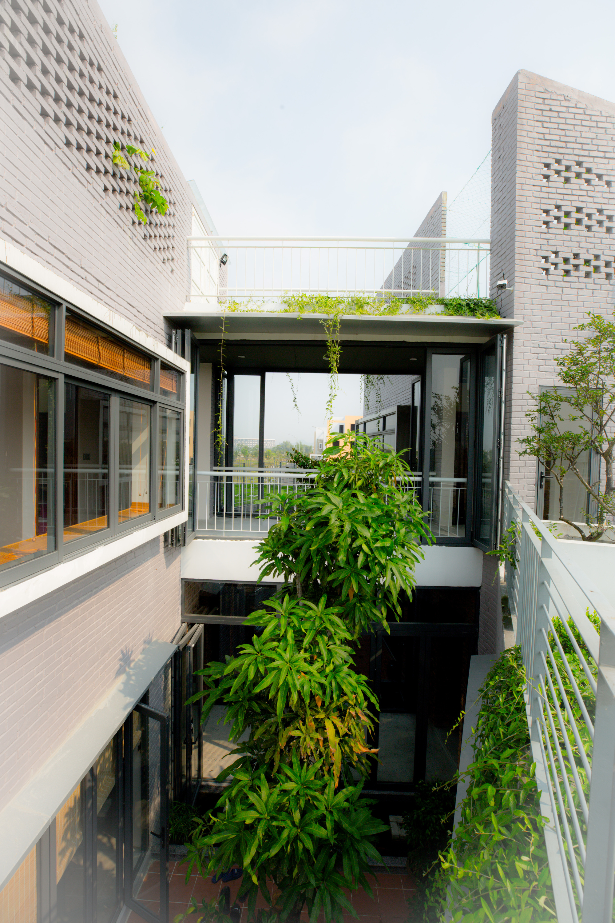 Gallery of The Soul Home / Ho Khue Architects - 26