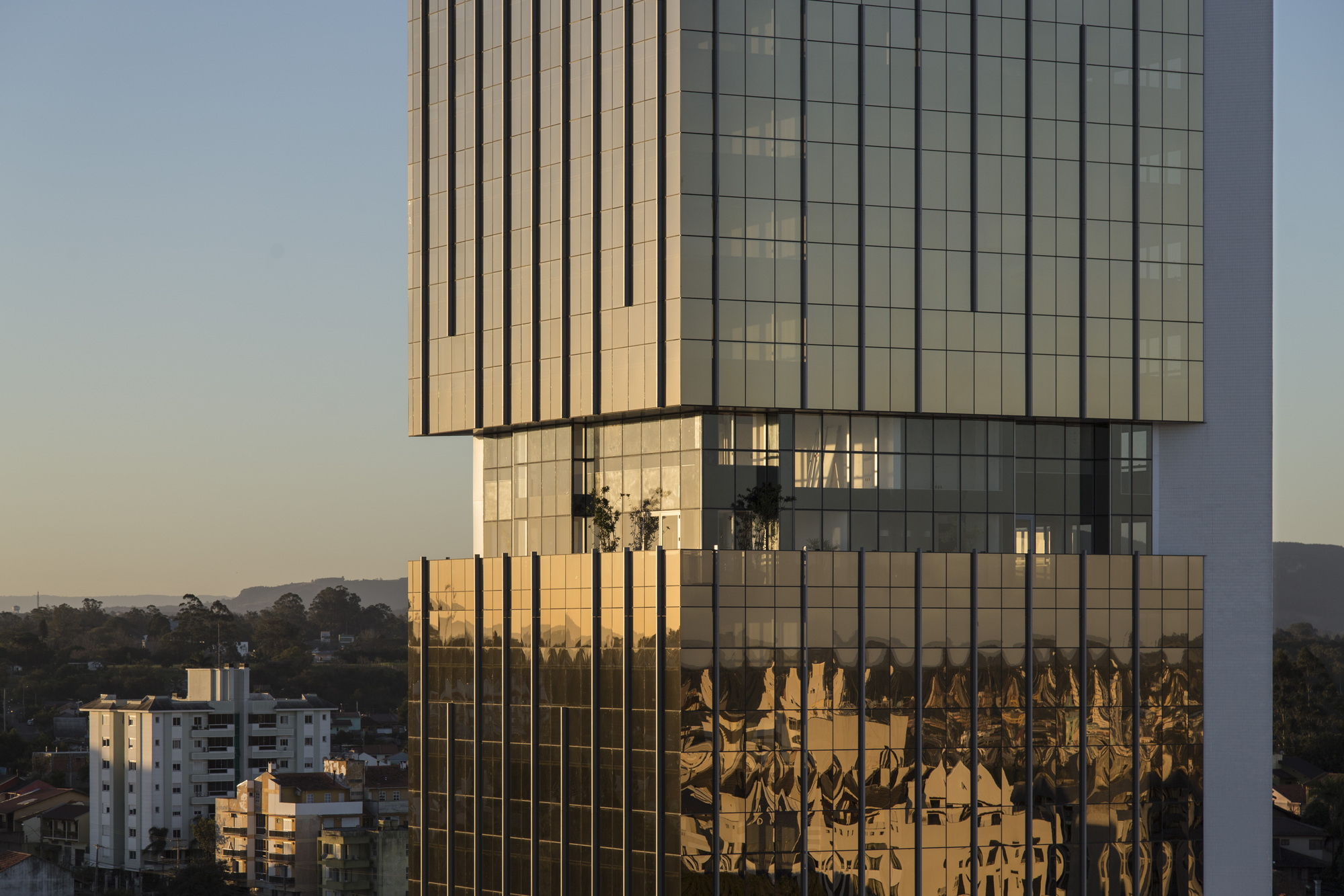 Edifício Golden Tower / Torres Arquitetos Associados | ArchDaily Brasil