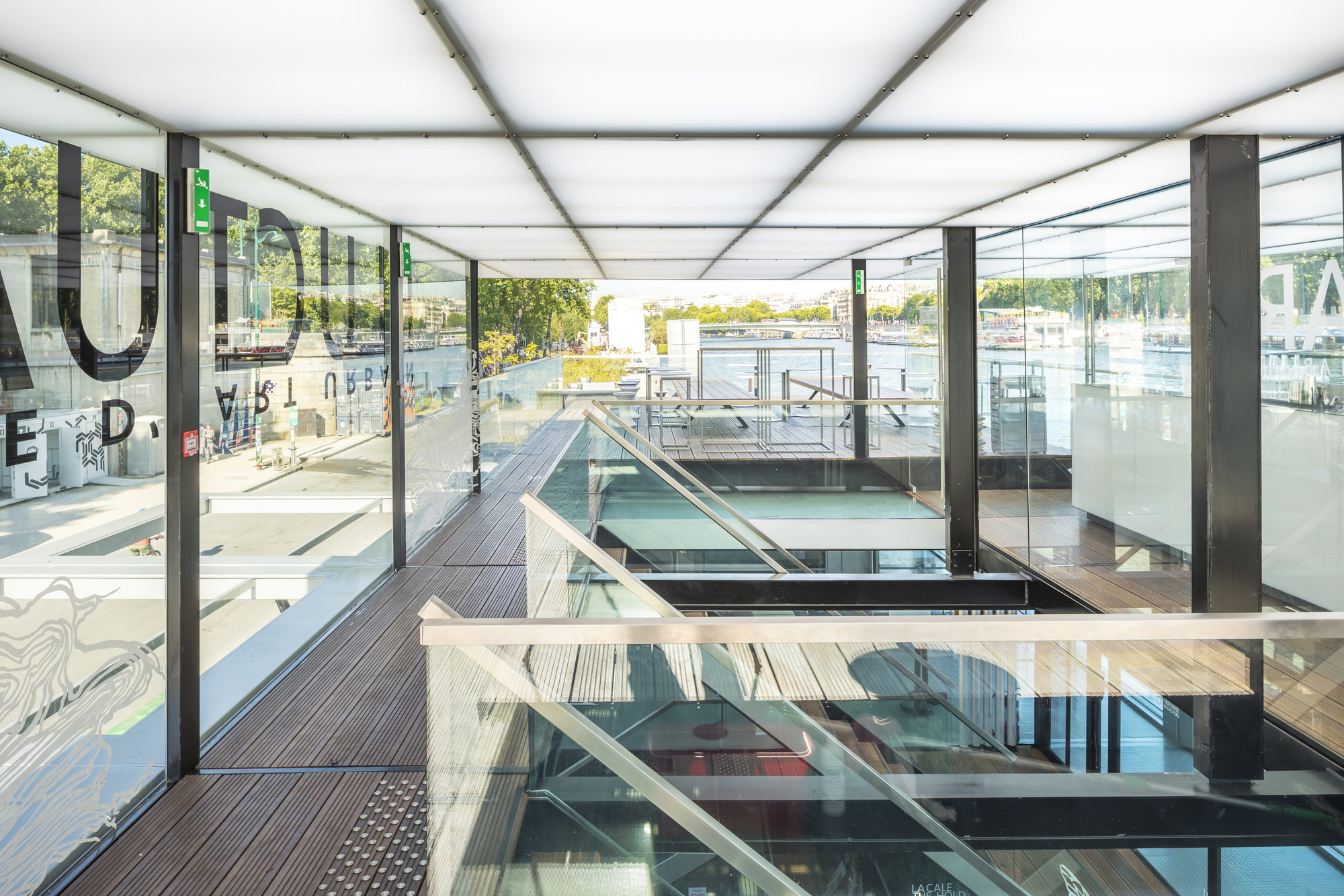 Gallery of Fluctuart Art Gallery / Seine Design - 11
