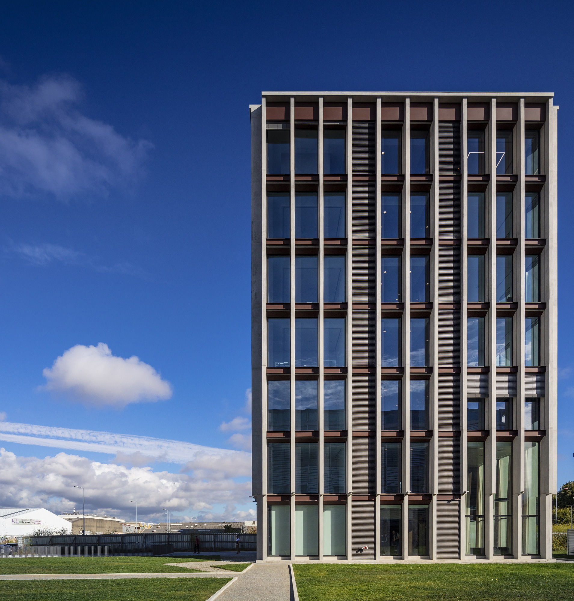 Gallery of 818 Building / A.As - Arquitetos Associados - 11