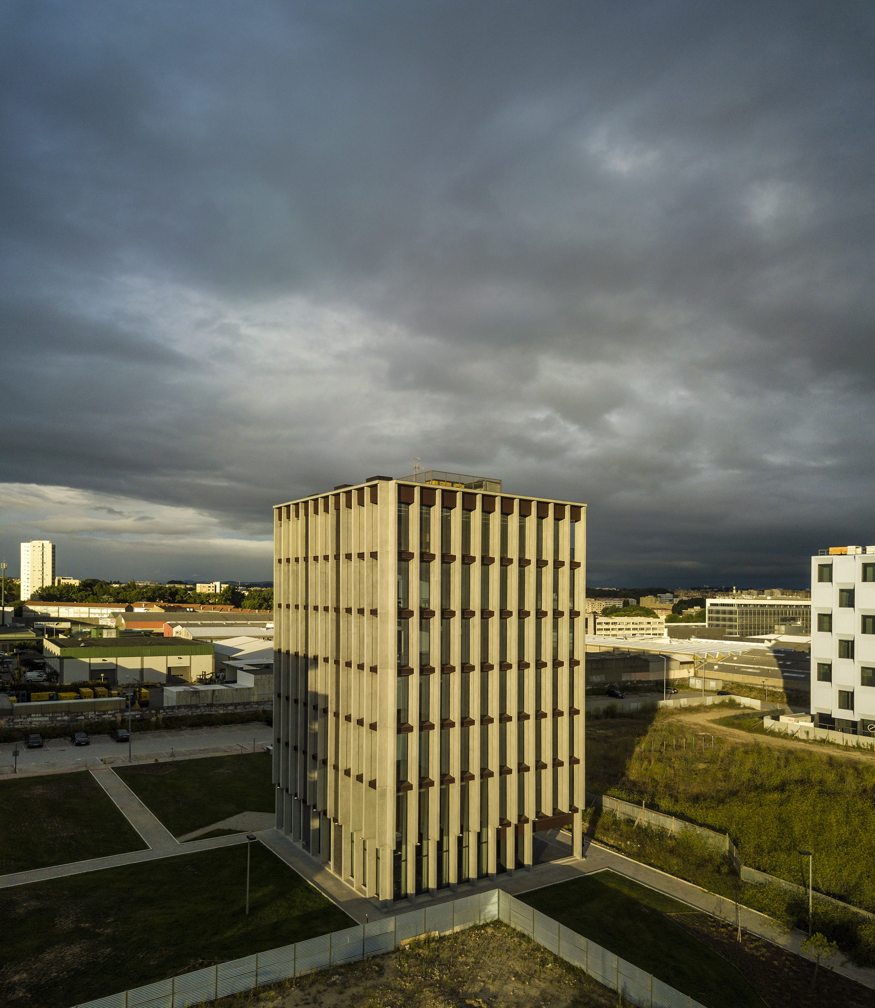 Gallery of 818 Building / A.As - Arquitetos Associados - 19