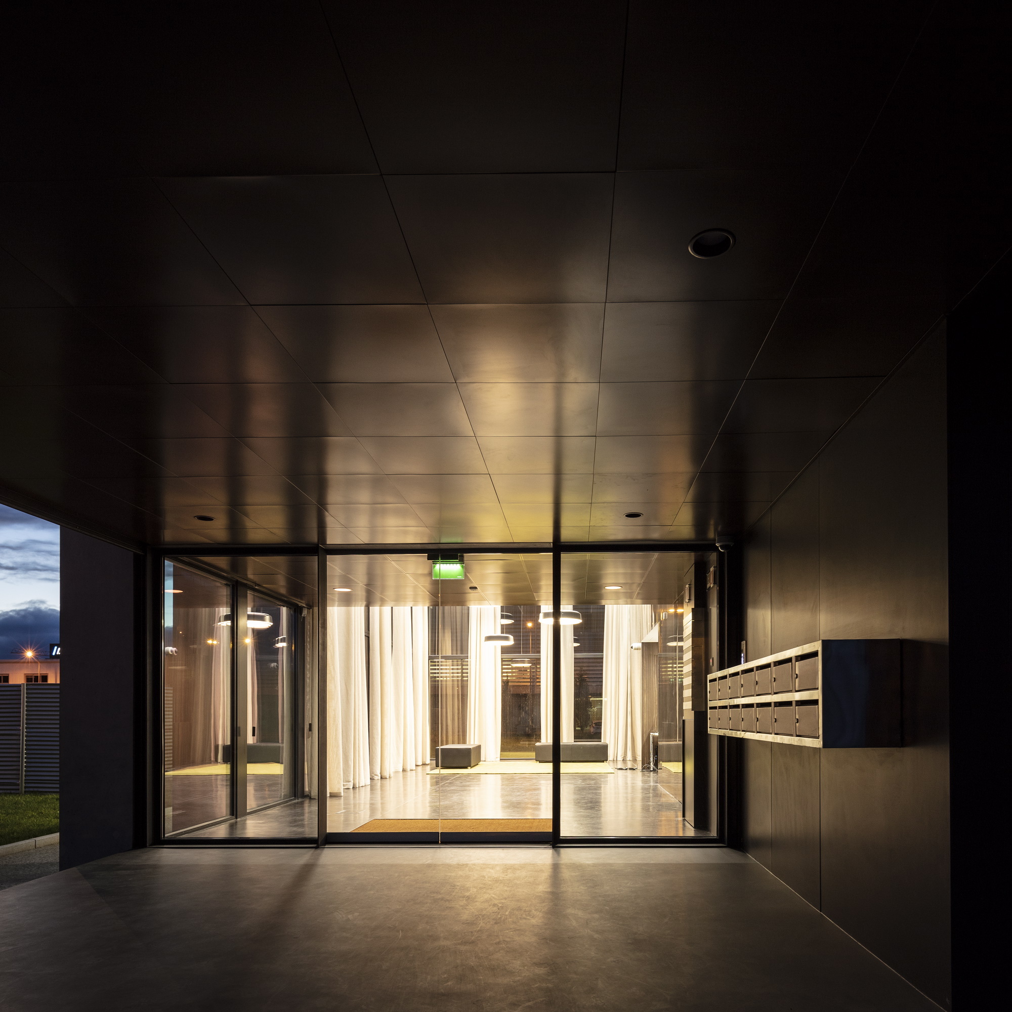 Gallery of 818 Building / A.As - Arquitetos Associados - 12
