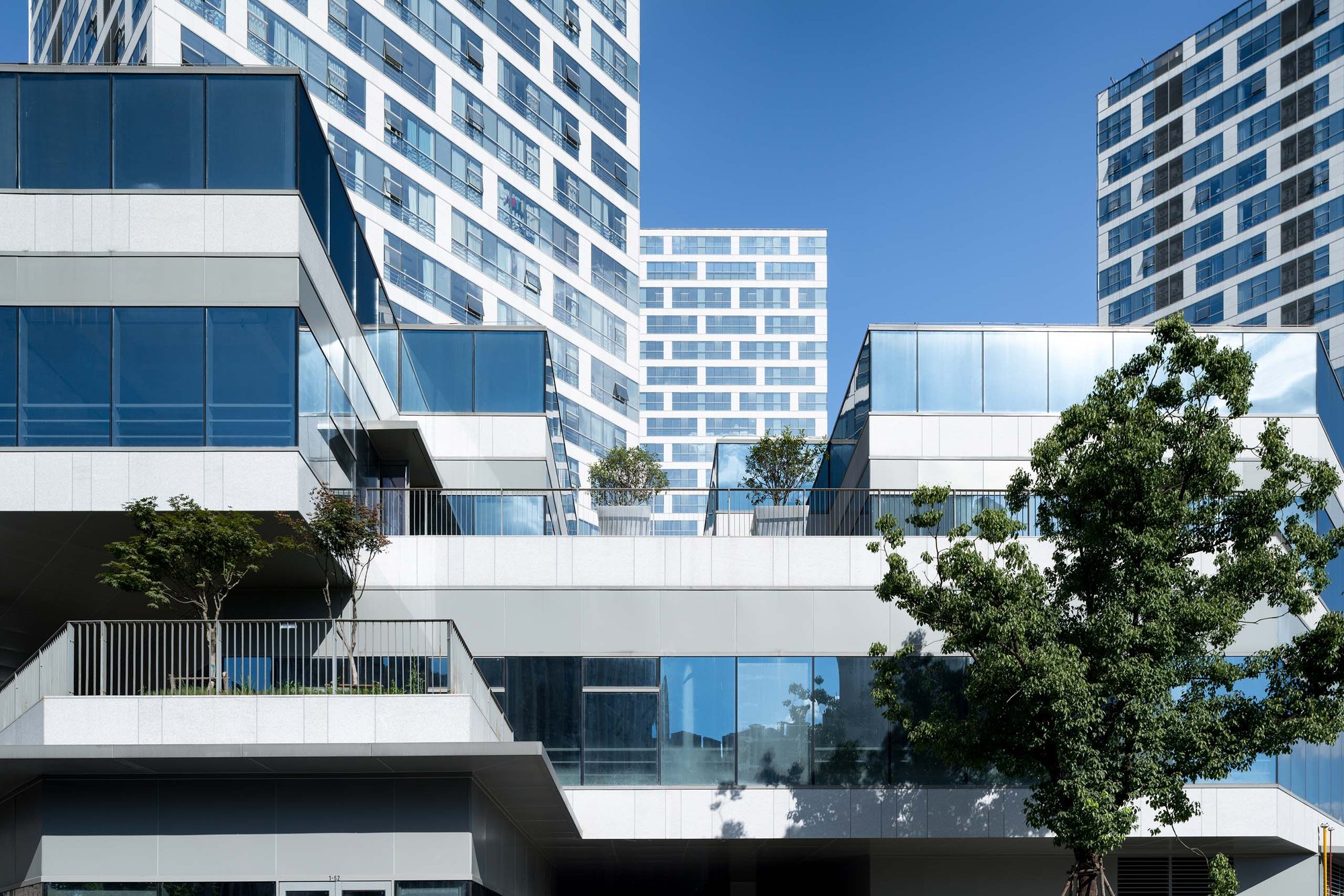 Gallery of Vantone Center / CLOU Architects - 5