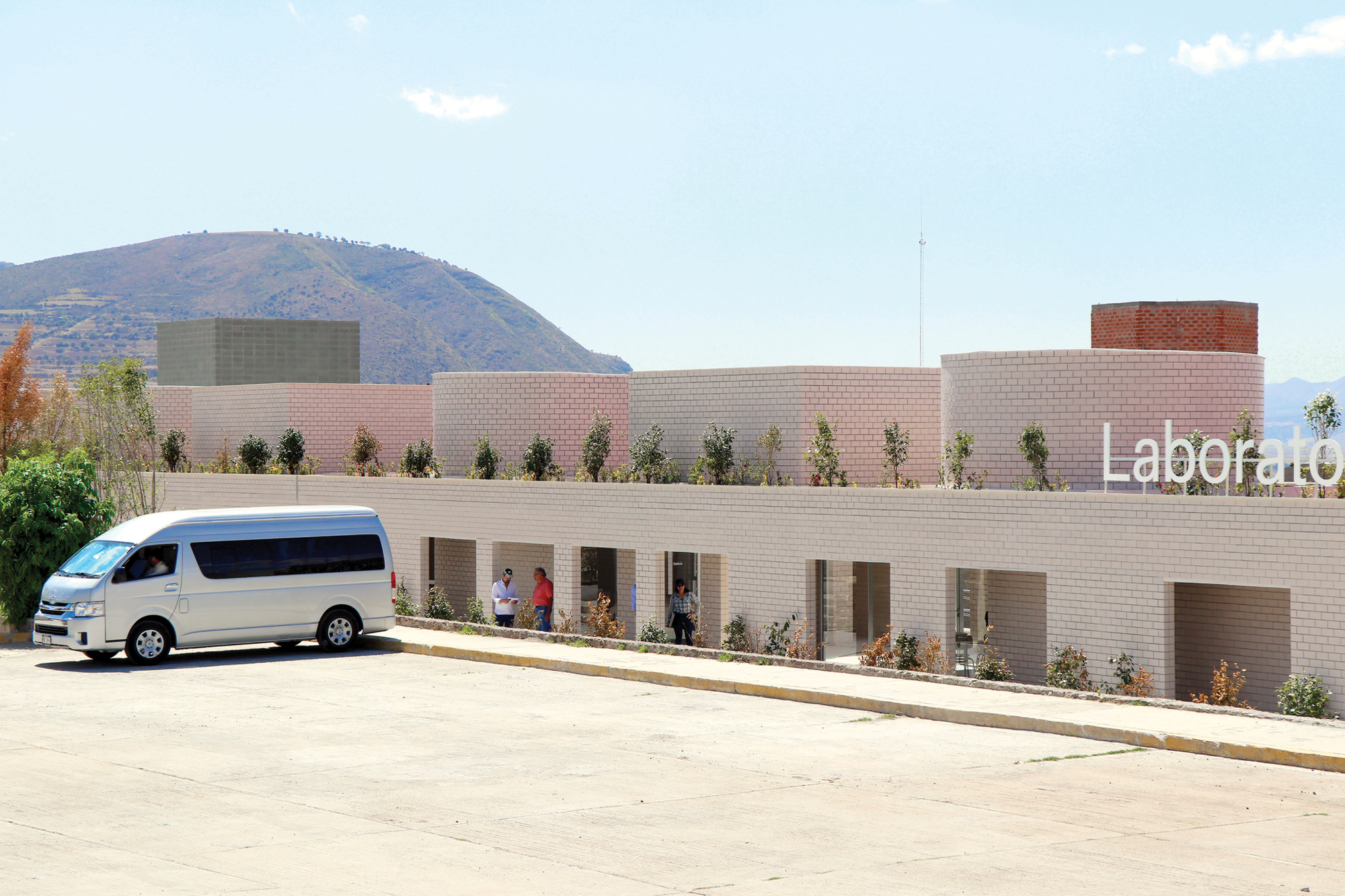 Galería de Housing n° 8 Laboratorio de Vivienda / MOS - 9