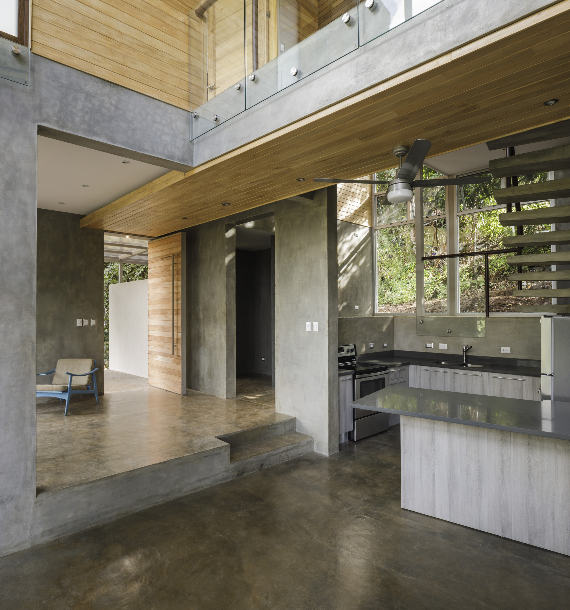 Gallery of Balcony House / LSD Architects - 16