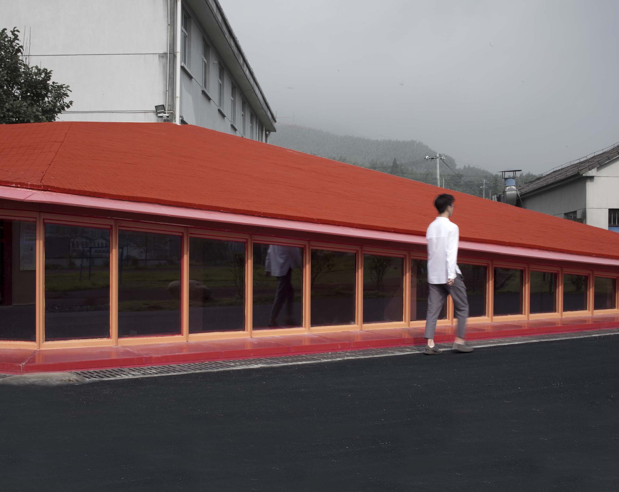 Gallery of Red Note House on the Horizon / LI WENXI ARCHITECTS - 5