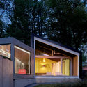Dual Modern House / KUBE architecture | ArchDaily