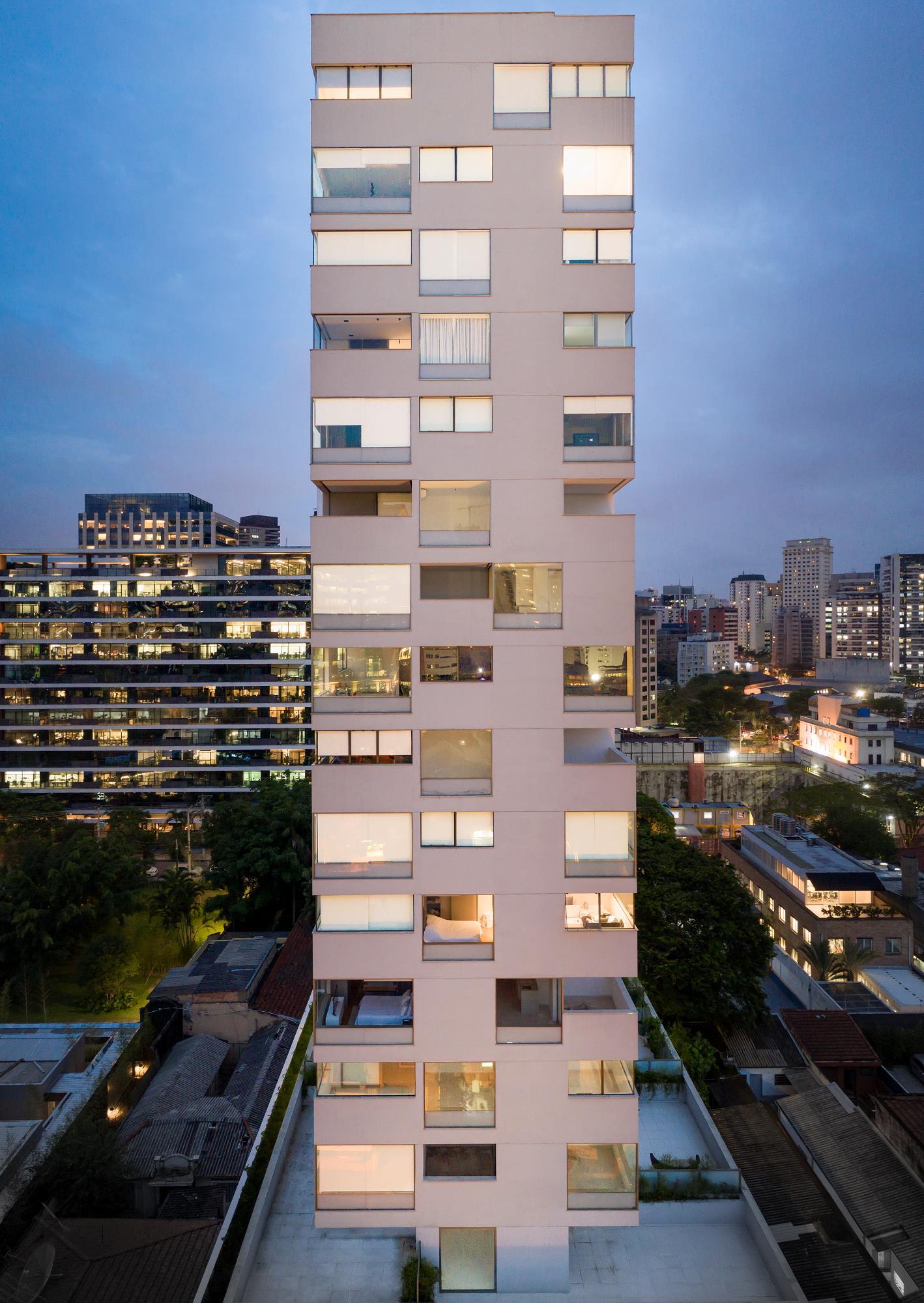 Gallery of VN Ferreira Lobo Building / Studio Arthur Casas - 2