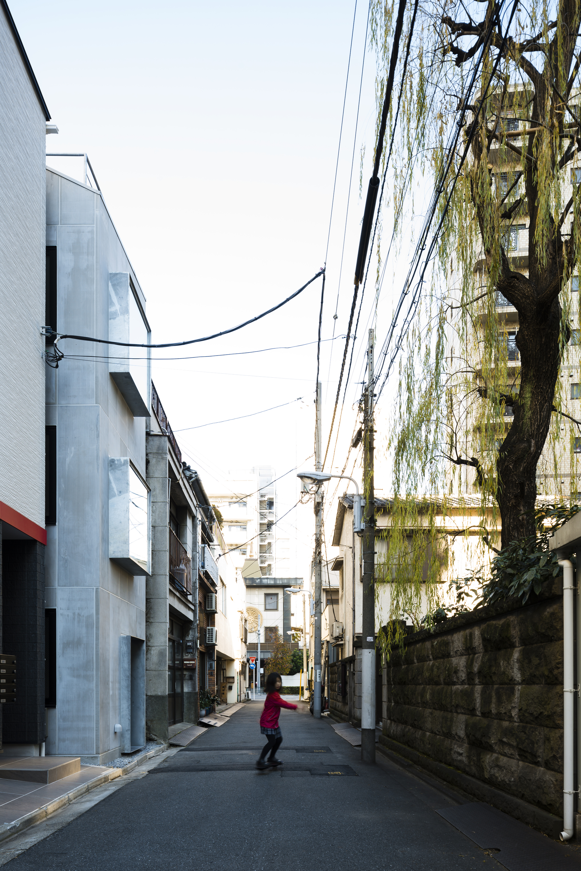 Gallery of Compact House in Kuramae / Kawakubo Tomoyasu Architects ...