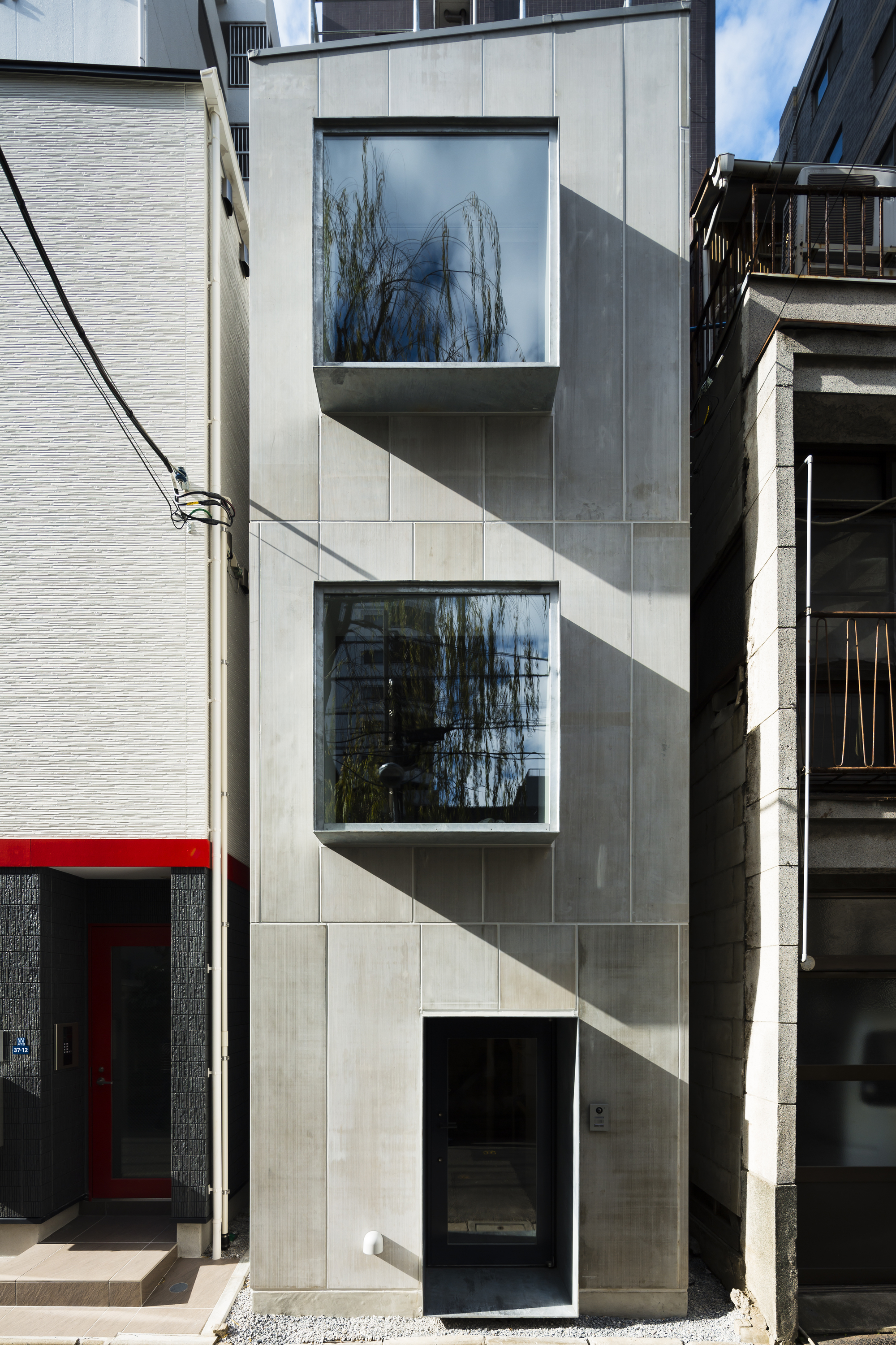 Gallery of Compact House in Kuramae / Kawakubo Tomoyasu Architects ...
