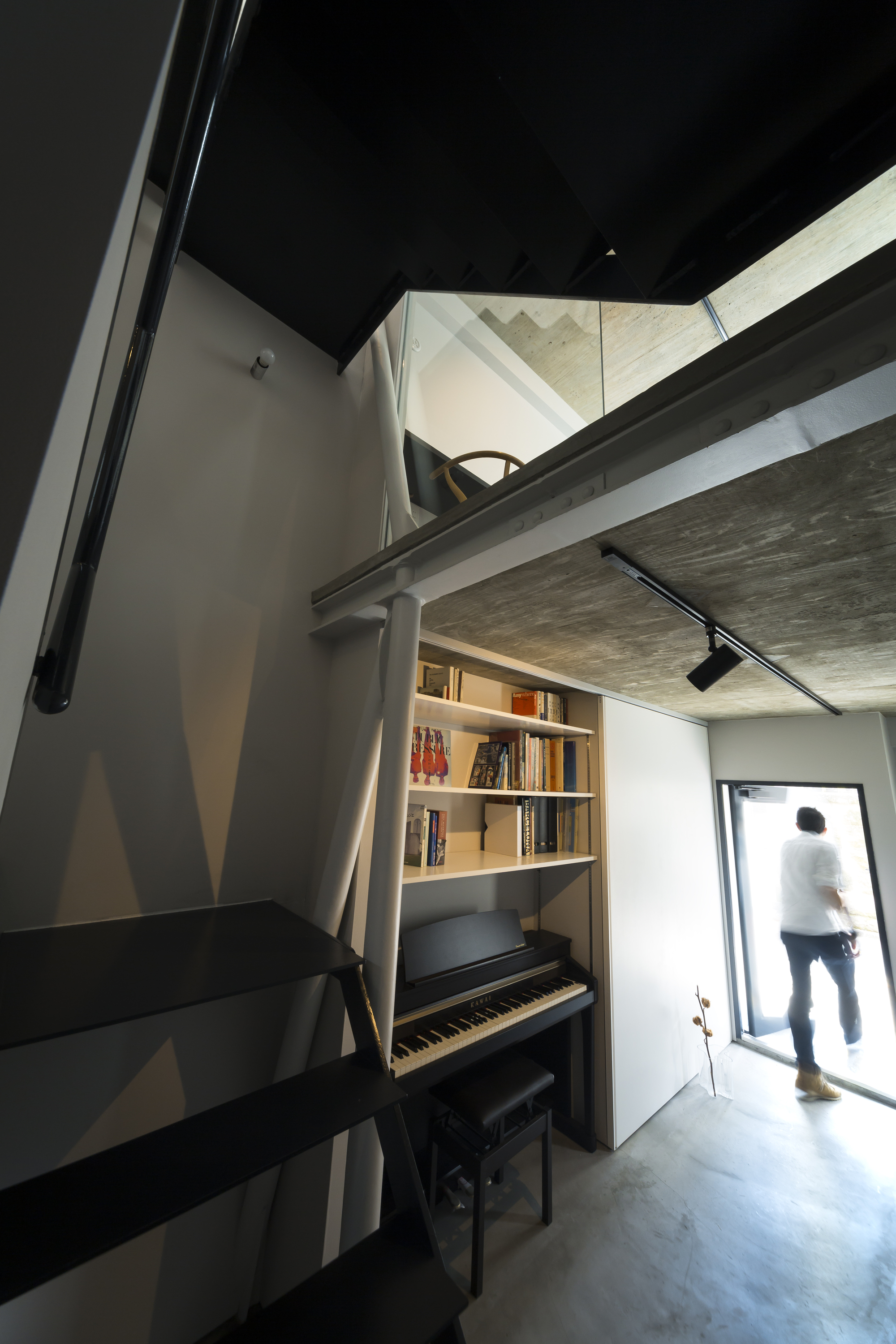 Gallery of Compact House in Kuramae / Kawakubo Tomoyasu Architects ...