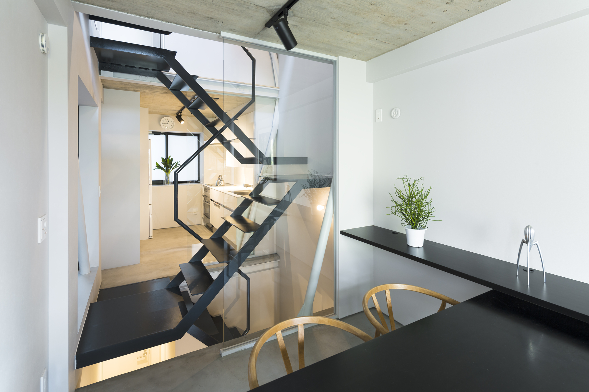 Gallery of Compact House in Kuramae / Kawakubo Tomoyasu Architects ...